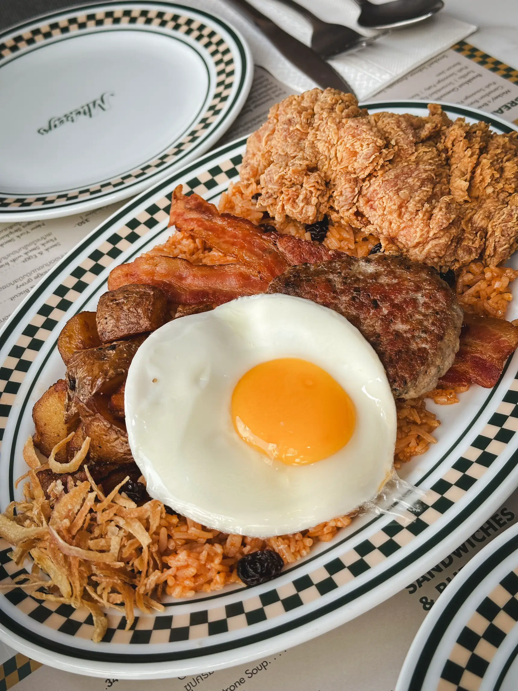 Mickey’s Diner BKK | American Diner Style ติด BTS | แกลเลอรีที่โพสต์โดย anything goes🍋 | Lemon8