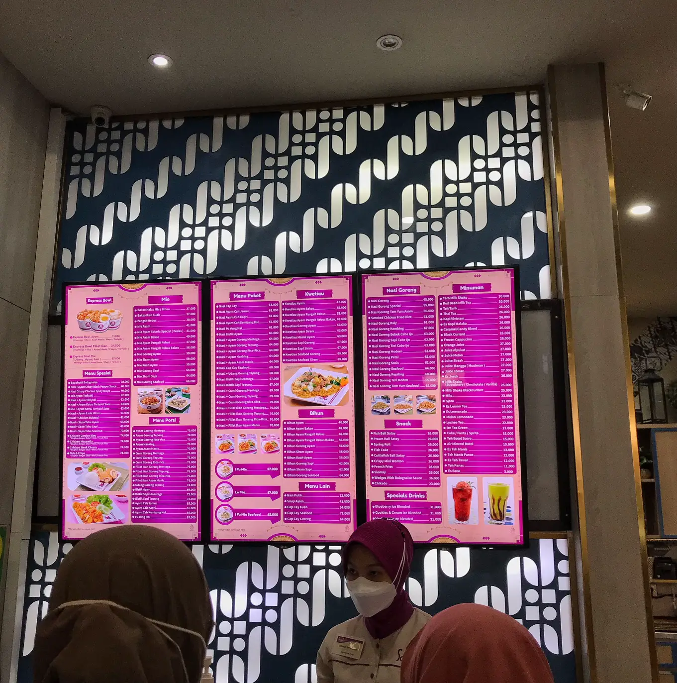 makan sambil lihat pesawat? you must try! | Galeri diposting oleh Tiya Wardani | Lemon8