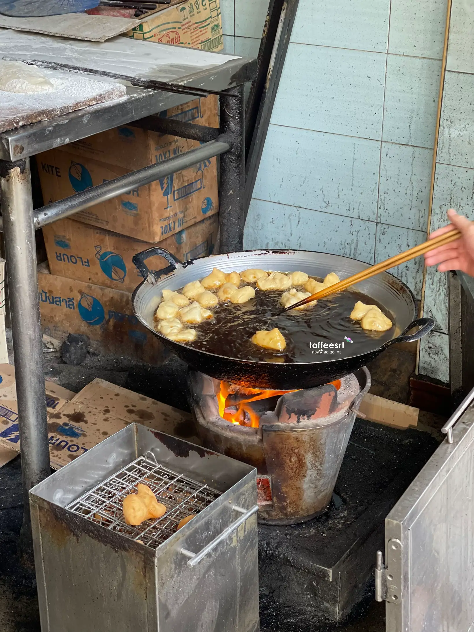 เลี่ยนไถ่ ปาท่องโก๋เตาถ่าน มิชลินไกด์สุราษฎร์ธานี เปิดวันละ2รอบ | แกลเลอรีที่โพสต์โดย toffeesrt ...