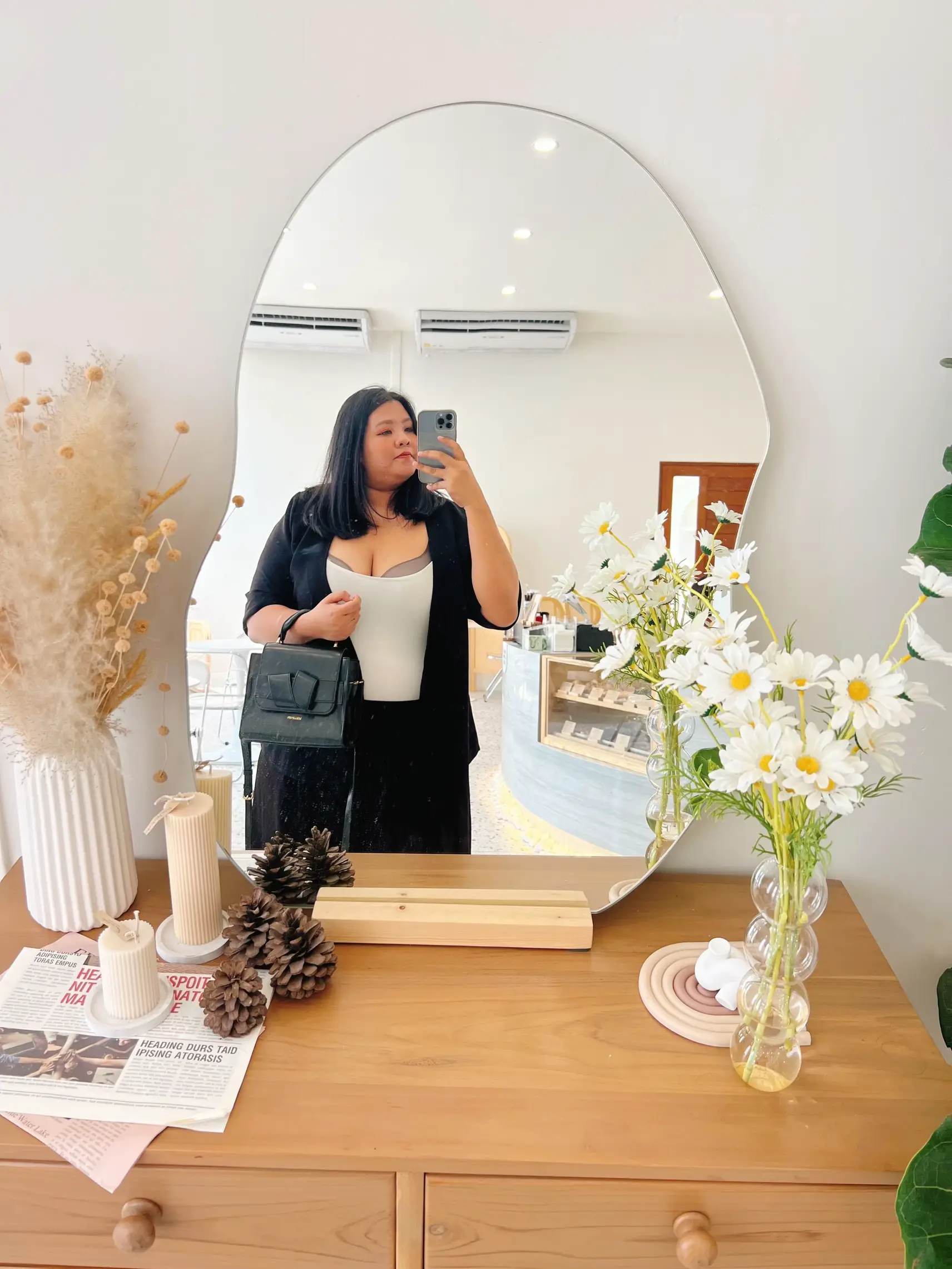 คาเฟ่ย่านบางซื่อ บรรยากาศมินิมอล กาแฟดี มุมถ่ายรูปสวย | แกลเลอรีที่โพสต์โดย KimVlog | Lemon8