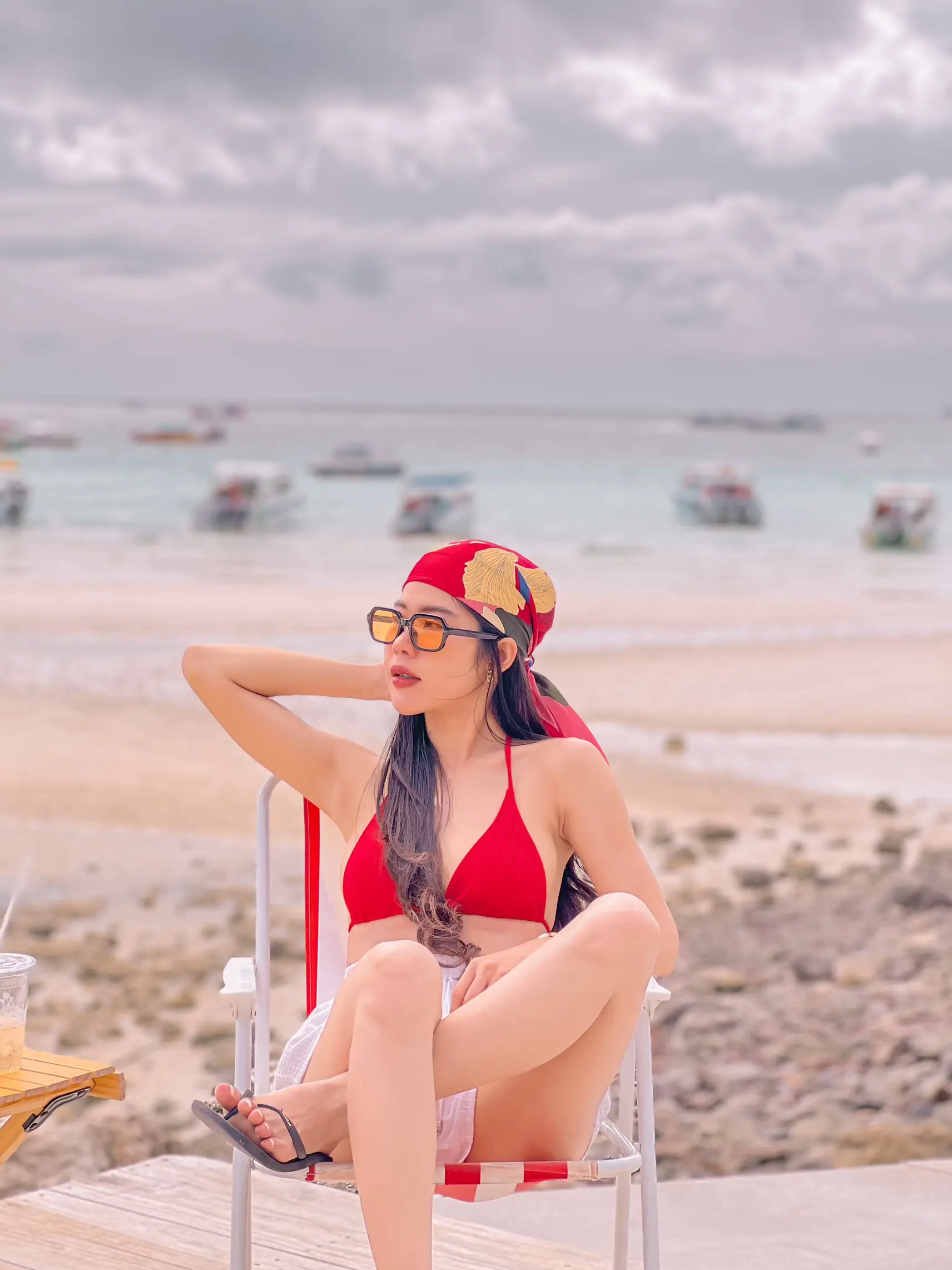 𝐕𝐢𝐛𝐞 𝐛𝐚𝐫 คาเฟ่สไตล์อเมริกันบนเกาะล้าน 🍾 ️🏖️⛱️ | แกลเลอรีที่โพสต์โดย Charuwan Kan | Lemon8