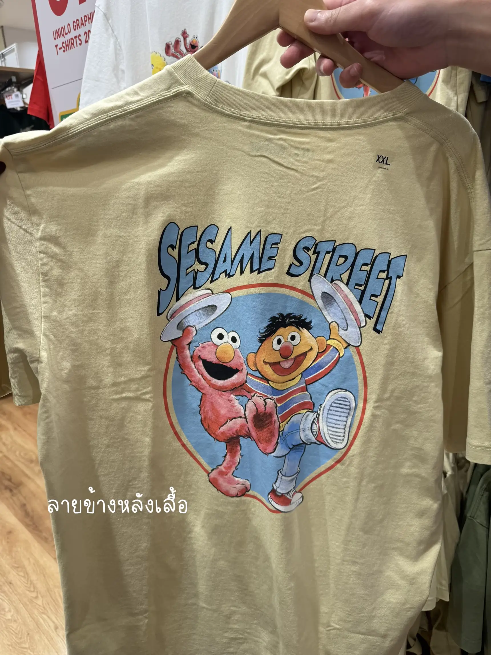 Update เสื้อยืด Uniqlo 🧩SESAME STREET | แกลเลอรีที่โพสต์โดย Por Kewalin ...