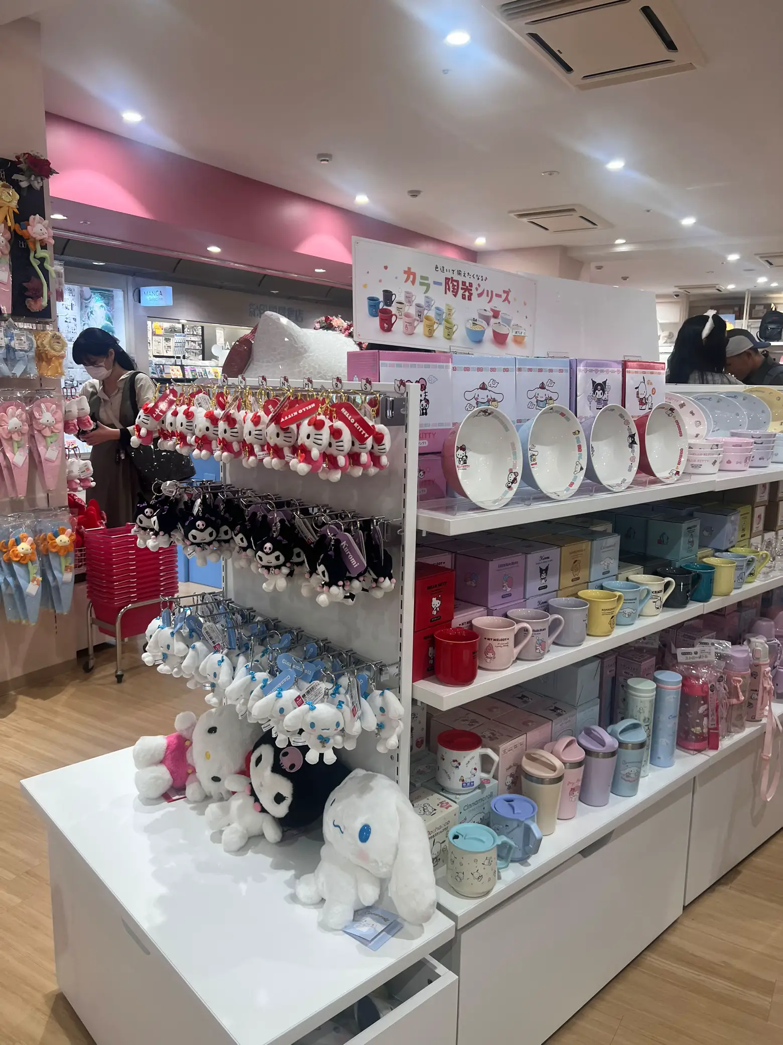 Sanrio shop@Shinjuku Tokyo | แกลเลอรีที่โพสต์โดย miintps | Lemon8