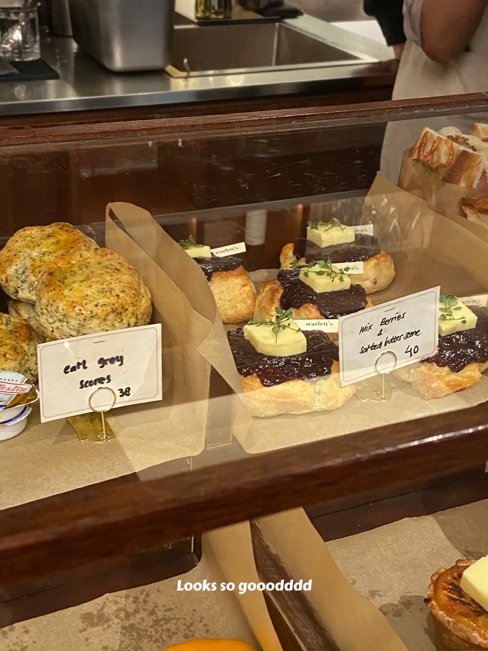 Review dan tips ke Scarlett’s Cafe Senopati | Galeri diposting oleh ...