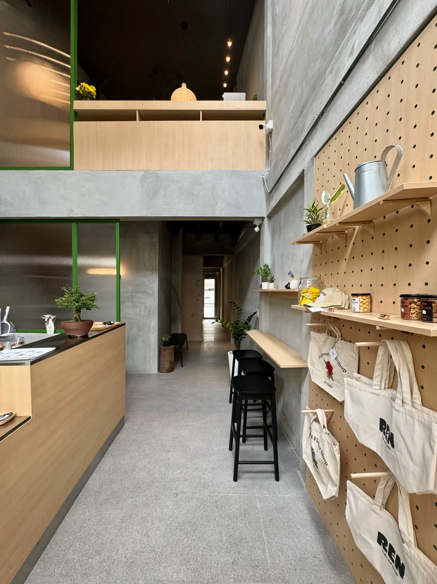 REN Cafe and Goods🍵 | แกลเลอรีที่โพสต์โดย Places two Go | Lemon8