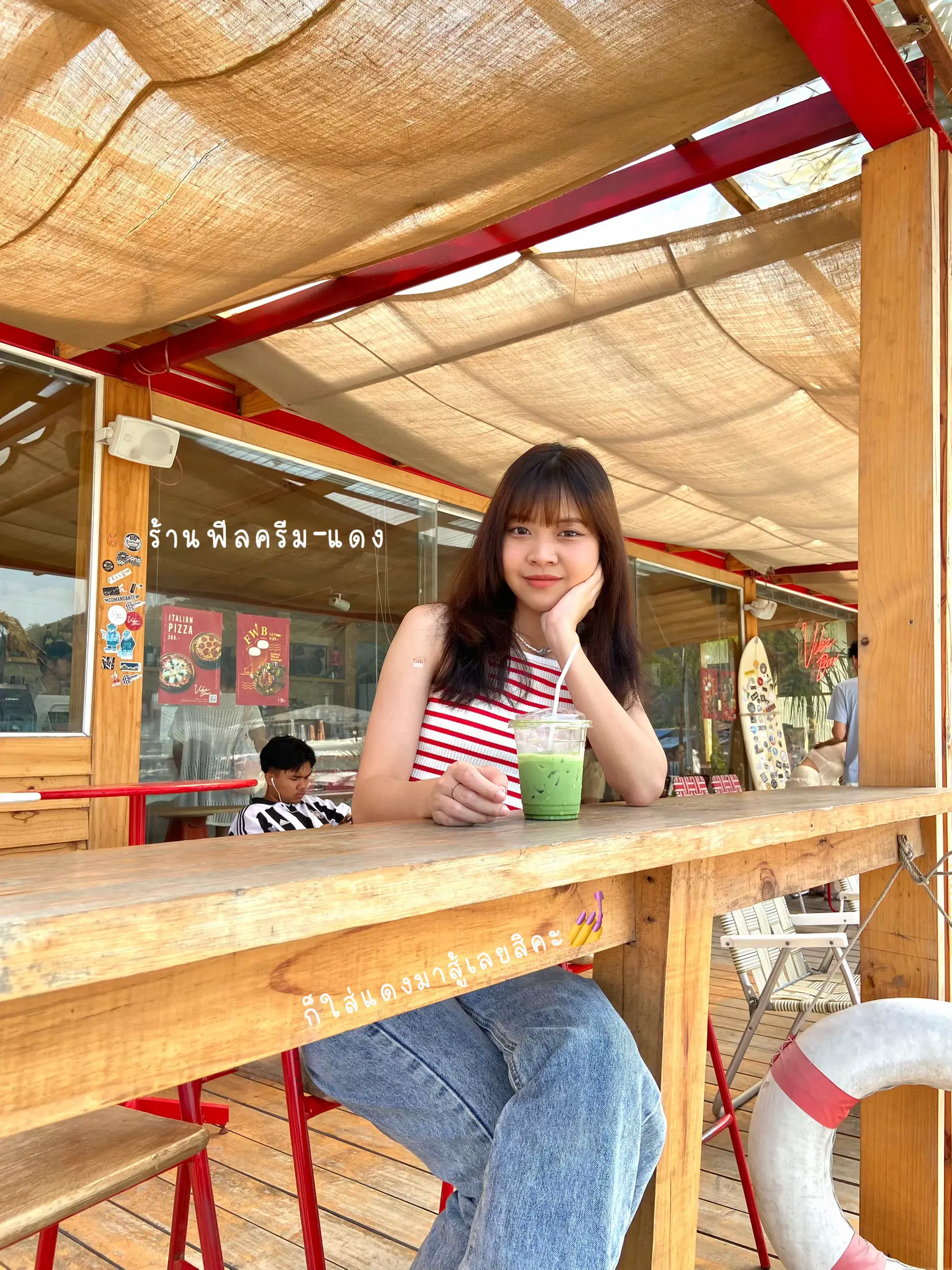 🫗คาเฟ่ติดทะเลฟีลกู๊ดไวบ์ ที่ Vibe Bar Kohlarn | แกลเลอรีที่โพสต์โดย oum•_• | Lemon8