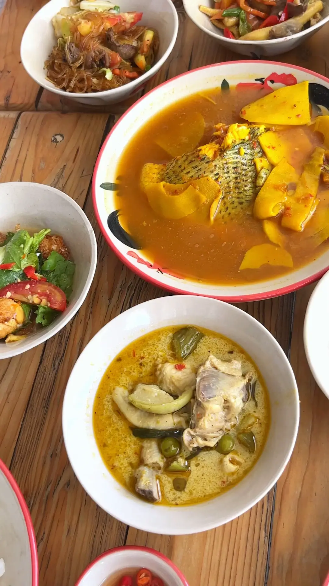 📌ข้าวแกง10 บาท!🫢 | วิดีโอที่เผยแพร่โดย The sun hunter | Lemon8