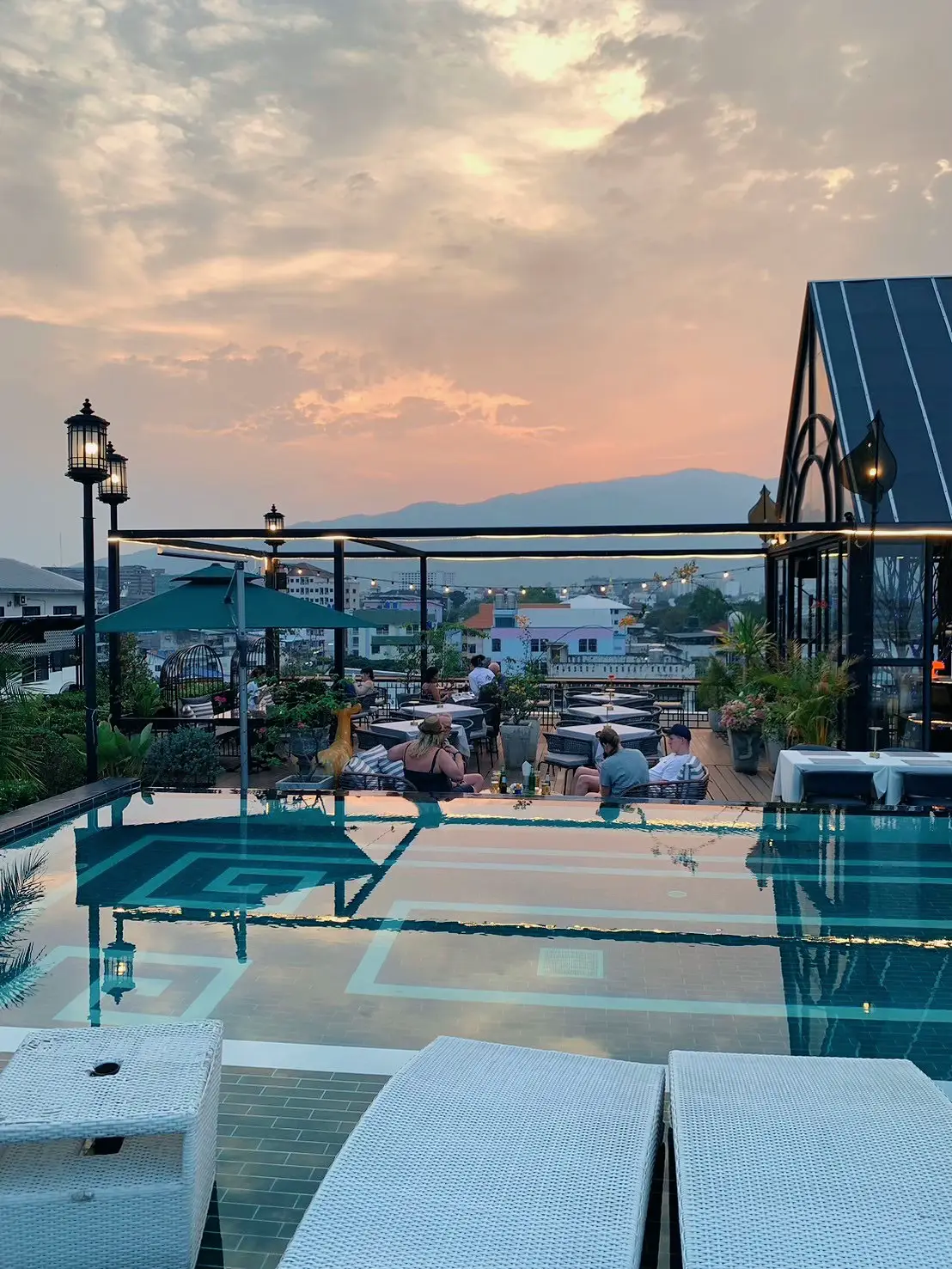 Bar glory บาร์ลับบนดาดฟ้า ชมวิวดอยสุเทพเชียงใหม่ | แกลเลอรีที่โพสต์โดย ...