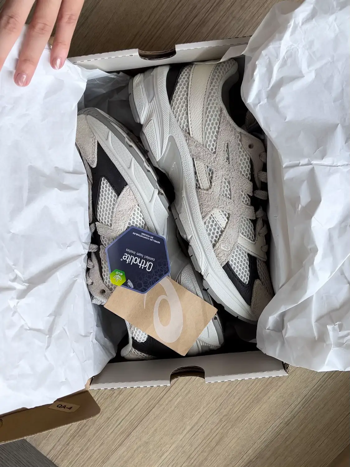 ร้องเท้าธารน้ำแข็ง 🧊🥶 ใส่เท่หรือเรียบก็ได้ในคู่เดียว | แกลเลอรีที่โพสต์ ...