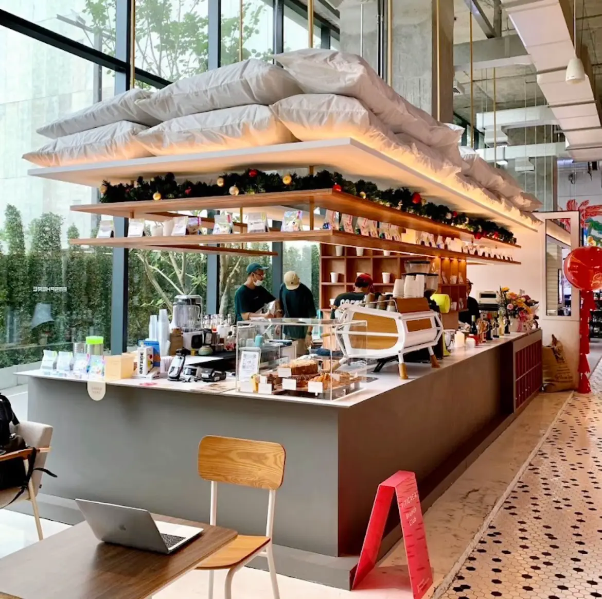 คาเฟ่ติด BTS Titicaca Emsphere Cafe | แกลเลอรีที่โพสต์โดย ไปเที่ยวกัน ...