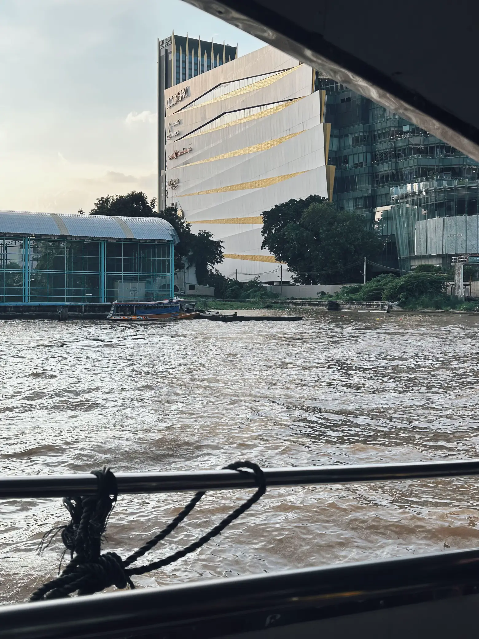 How to ไป ICON SIAM โดยรถไฟฟ้า🚝💚💛 | วิดีโอที่เผยแพร่โดย Umin_apotoko🌻 | Lemon8