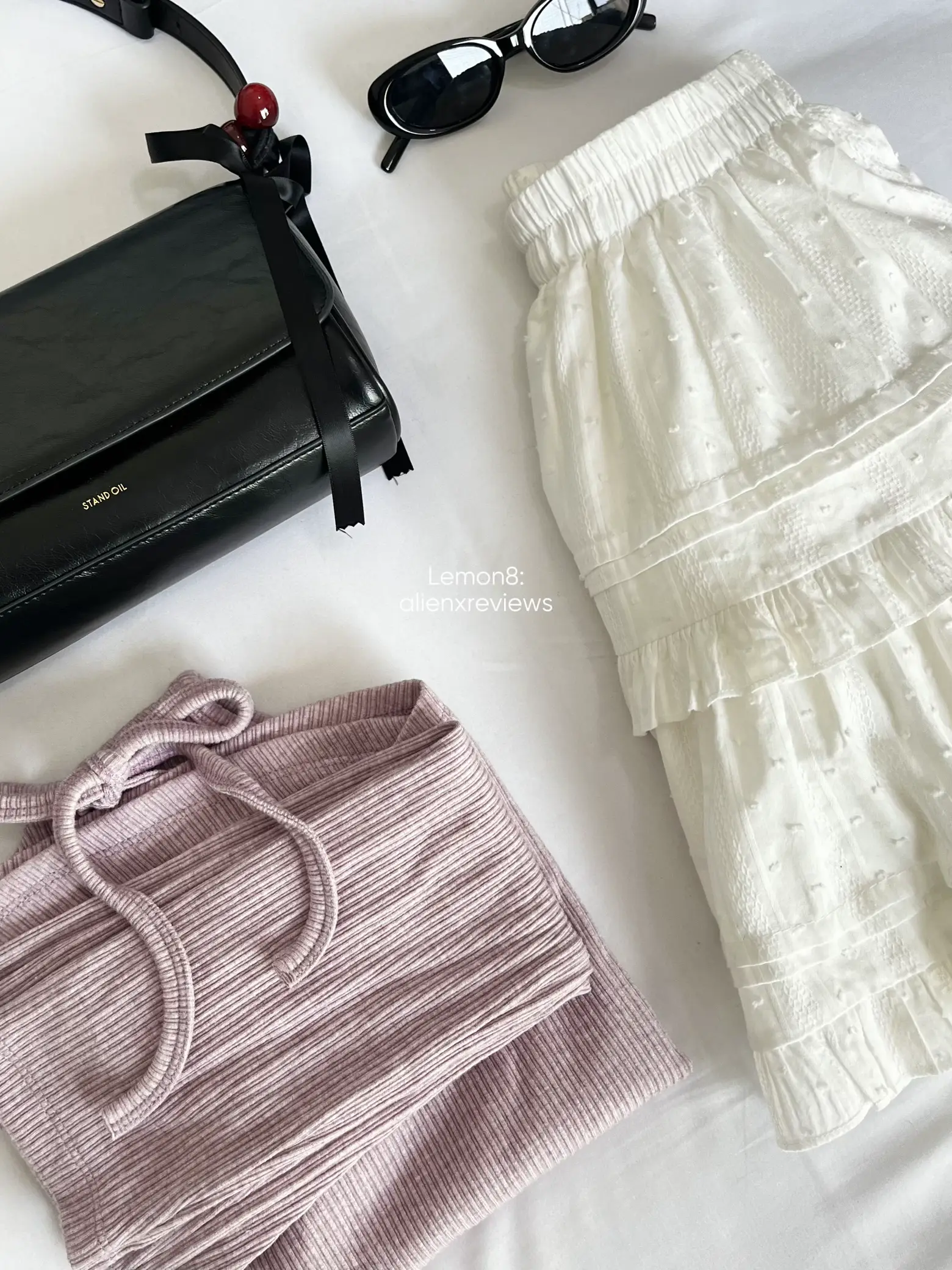 OOTD w/ กระโปรงสีขาว 🤍🪽 แมทช์ง่ายได้หลายลุค | แกลเลอรีที่โพสต์โดย ae | Lemon8