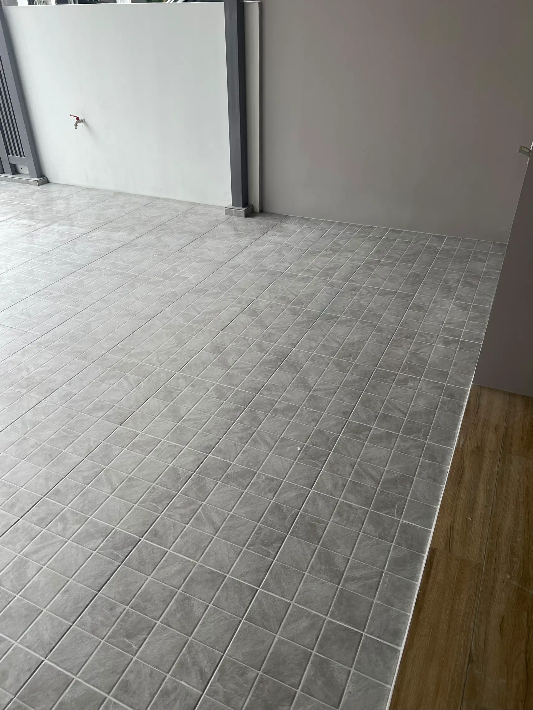 รีวิวปูกระเบื้องโรงรถ | แกลเลอรีที่โพสต์โดย Patcharin Promm | Lemon8