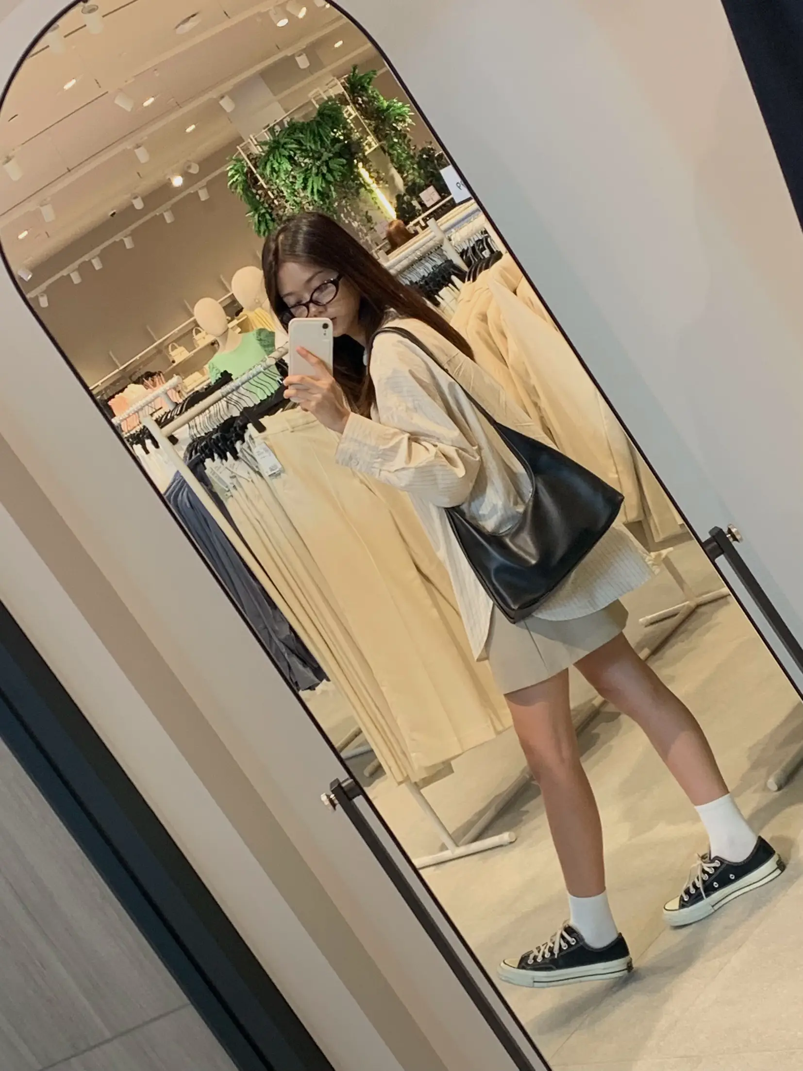OOTD | Basic look with cream & black🐾🦙🤩 | แกลเลอรีที่โพสต์โดย jry | Lemon8
