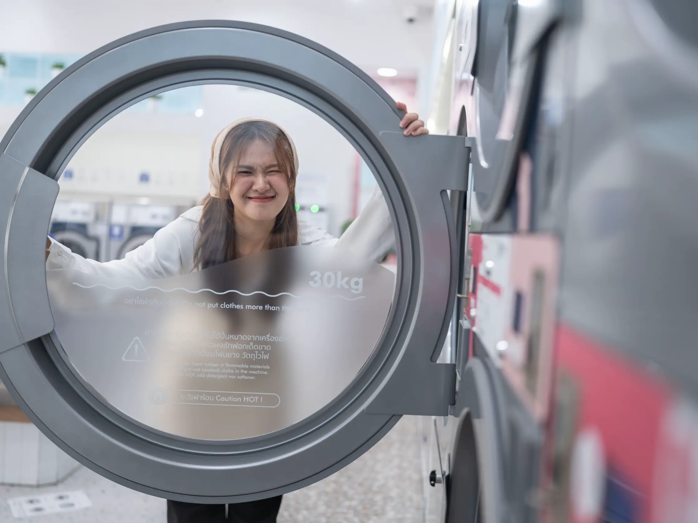 IDEAS taking pictures to play at a convenience store washing 🧺 ...