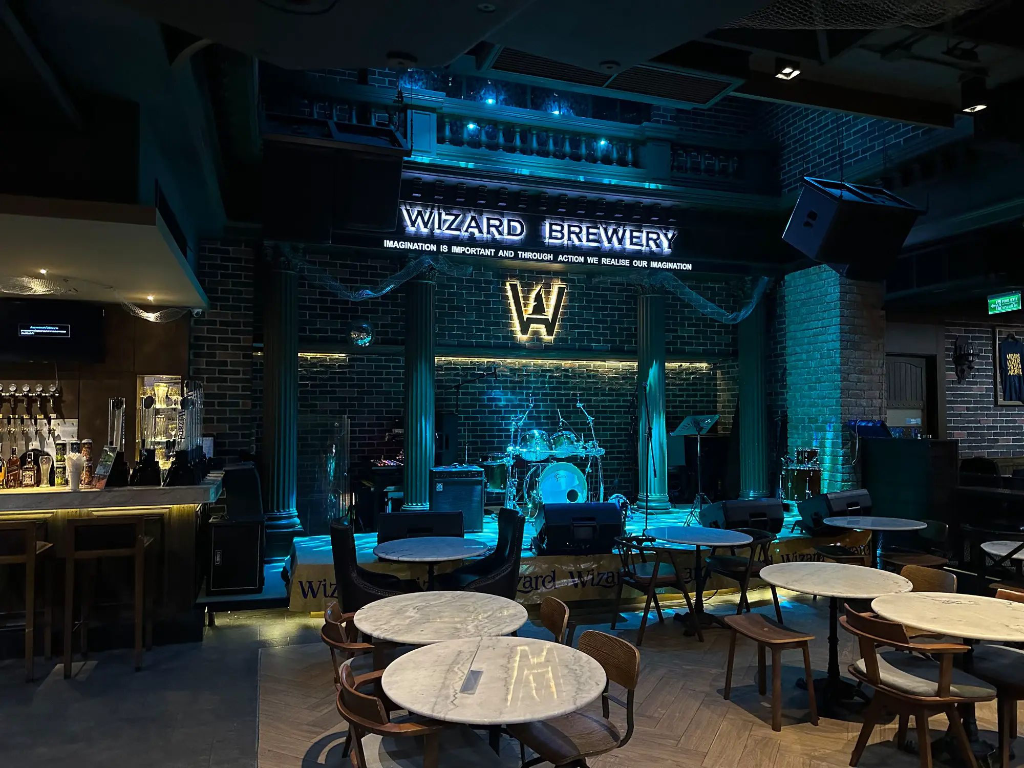 จิบ ชิม ชิล เบียร์คราฟ Wizard Brewery and Restaurant 🧙🍻 | แกลเลอรีที่ ...