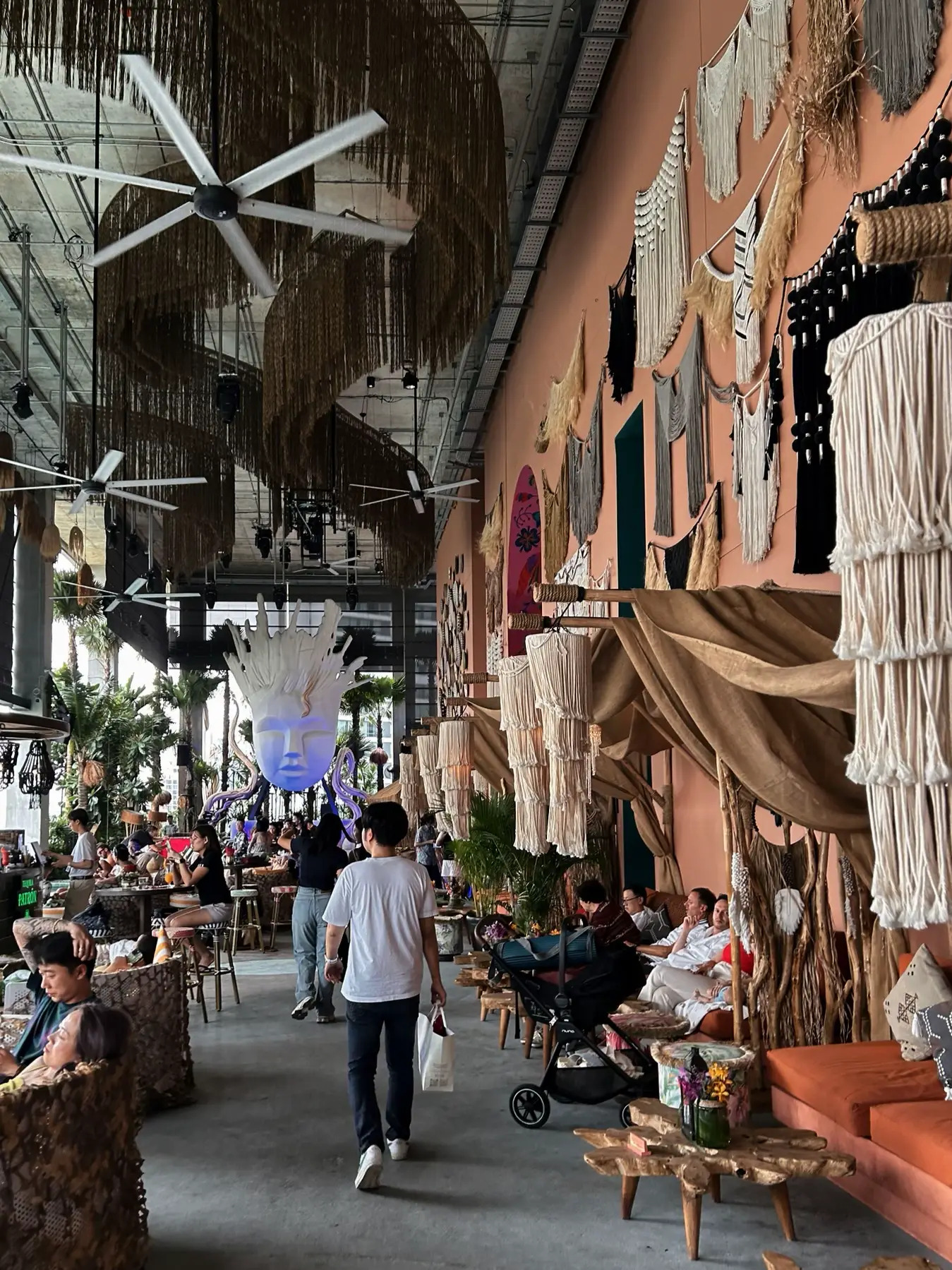 นั่งชิลชมวิวที่ TRIBE SKY BEACH CLUB สายฝอห้ามพลาด | แกลเลอรีที่โพสต์ ...