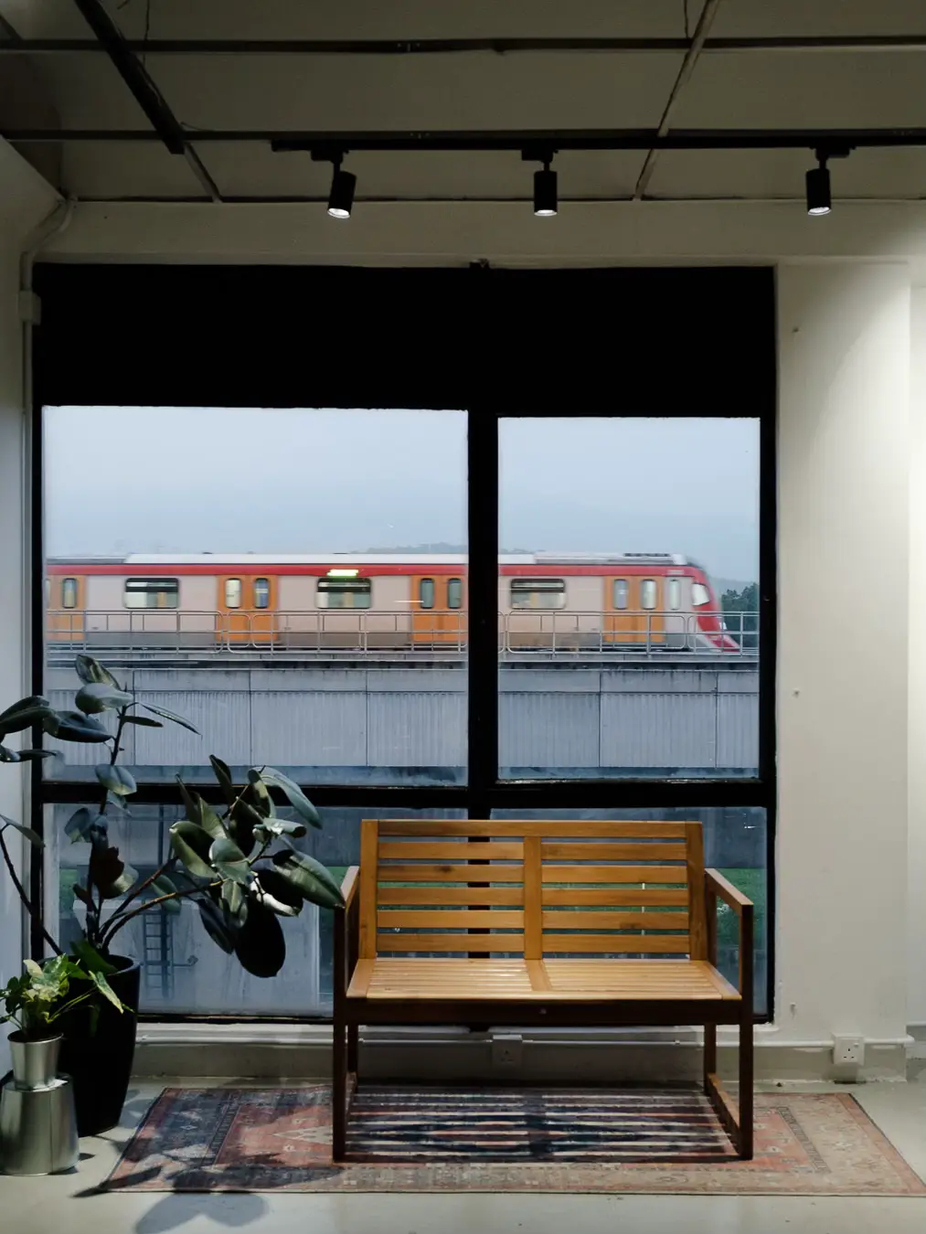 🚞Muslim-owned MRT Train view CAFE just 5' walking🚞 | Galeri disiarkan ...