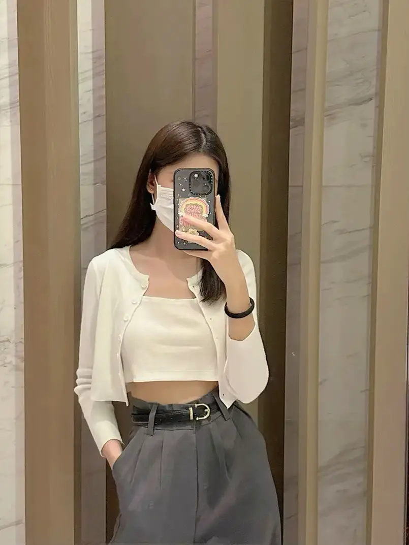 OOTD 🧶| basic minimal วันสบายๆไปคาเฟ่ ชมงานศิลป์ | แกลเลอรีที่โพสต์โดย Cospidham | Lemon8