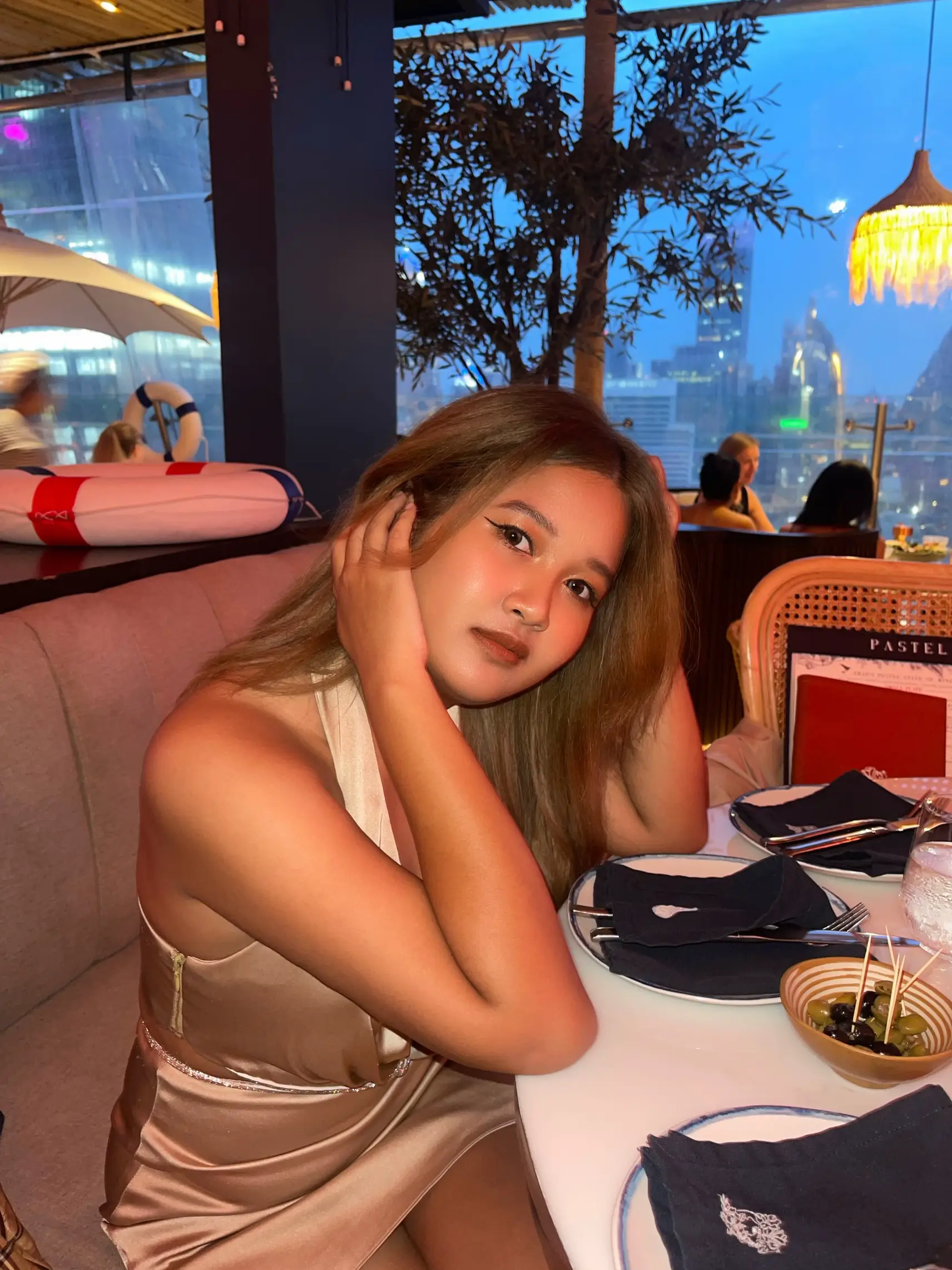 ไอเดียถ่ายรูป : ฉบับดินเนอร์แบบยัยคนสวย 🍸 | แกลเลอรีที่โพสต์โดย Patricia_cyy | Lemon8