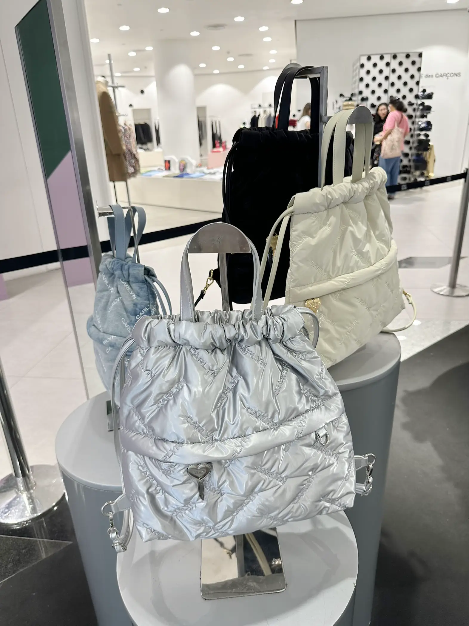 💗อัพเดทกระเป๋า CARLYN คอลใหม่ | แกลเลอรีที่โพสต์โดย Kade.journal🍃 🏻 | Lemon8