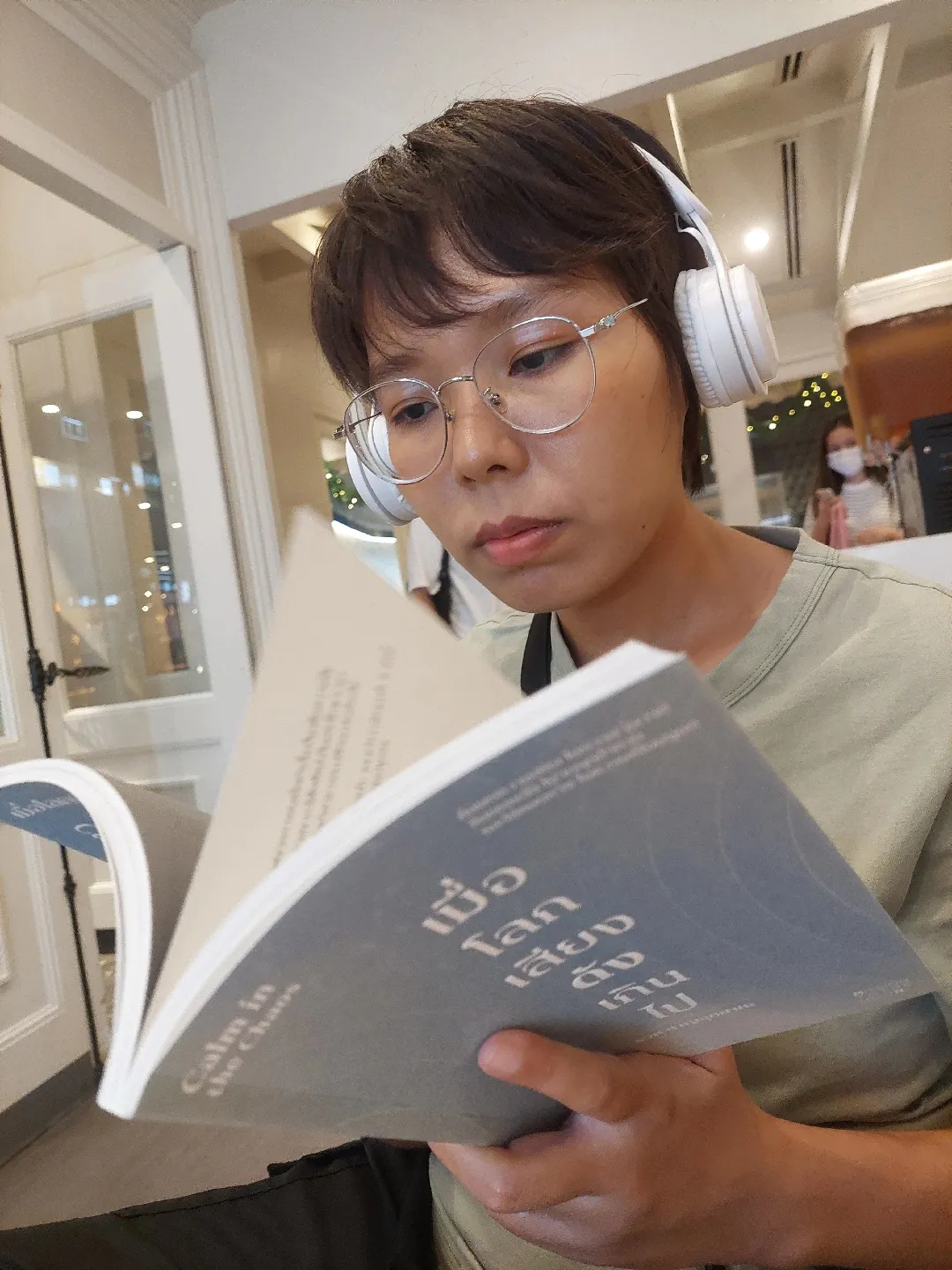 'เมื่อโลกเสียงดังเกินไป' ปิดหู • ดูดชา• เปิดใจ | แกลเลอรีที่โพสต์โดย Flora C.baggins | Lemon8