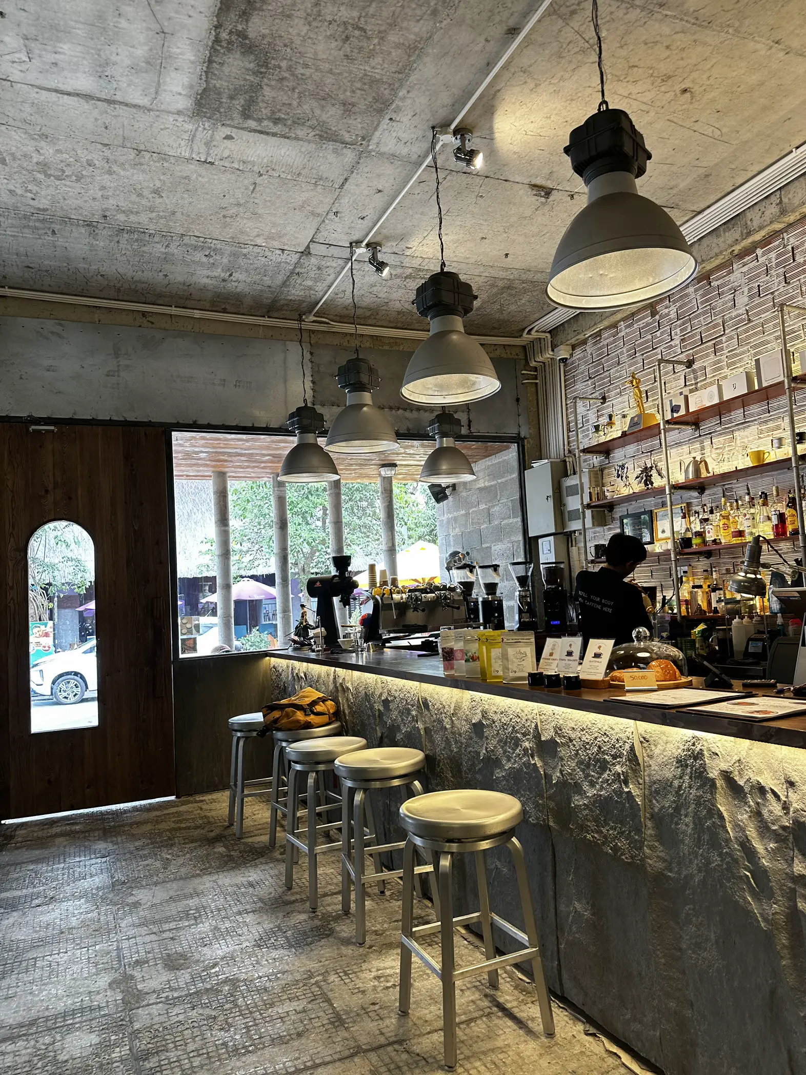 ร้านกาแฟสุดชิค สไตล์ Loft ในดานัง | แกลเลอรีที่โพสต์โดย PONDNTTP | Lemon8