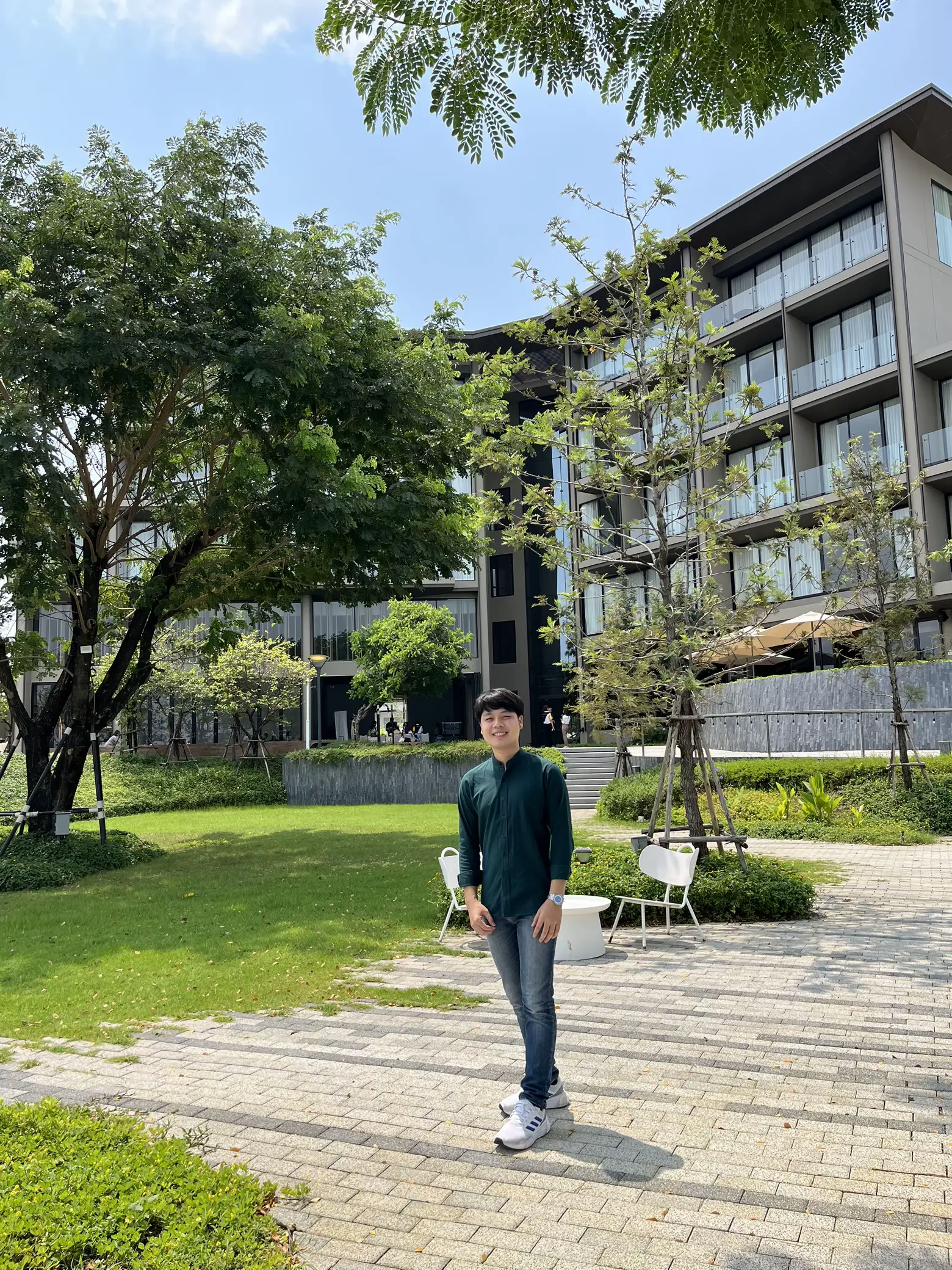 โรงแรมรักโลก!! ติดแม่น้ำท่าจีน นครปฐม!🌿 | แกลเลอรีที่โพสต์โดย ZAC | Lemon8