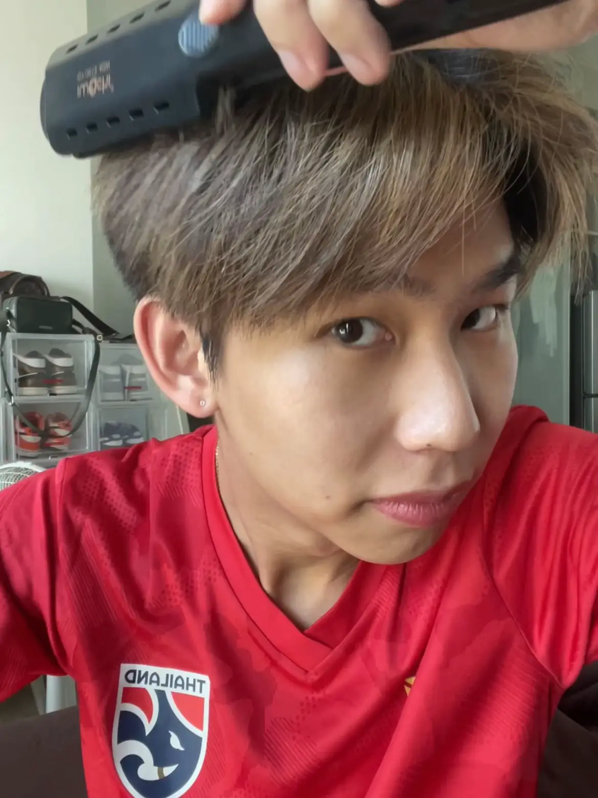 สอบถามความคิดเห็น ผู้ชายควรมีที่หนีบผมอันใหญ่หรืออันเล็ก 🪄 แกลเลอรีที่โพสต์โดย ⠀⠀⠀⠀ ⠀⠀⠀ 『𝐁