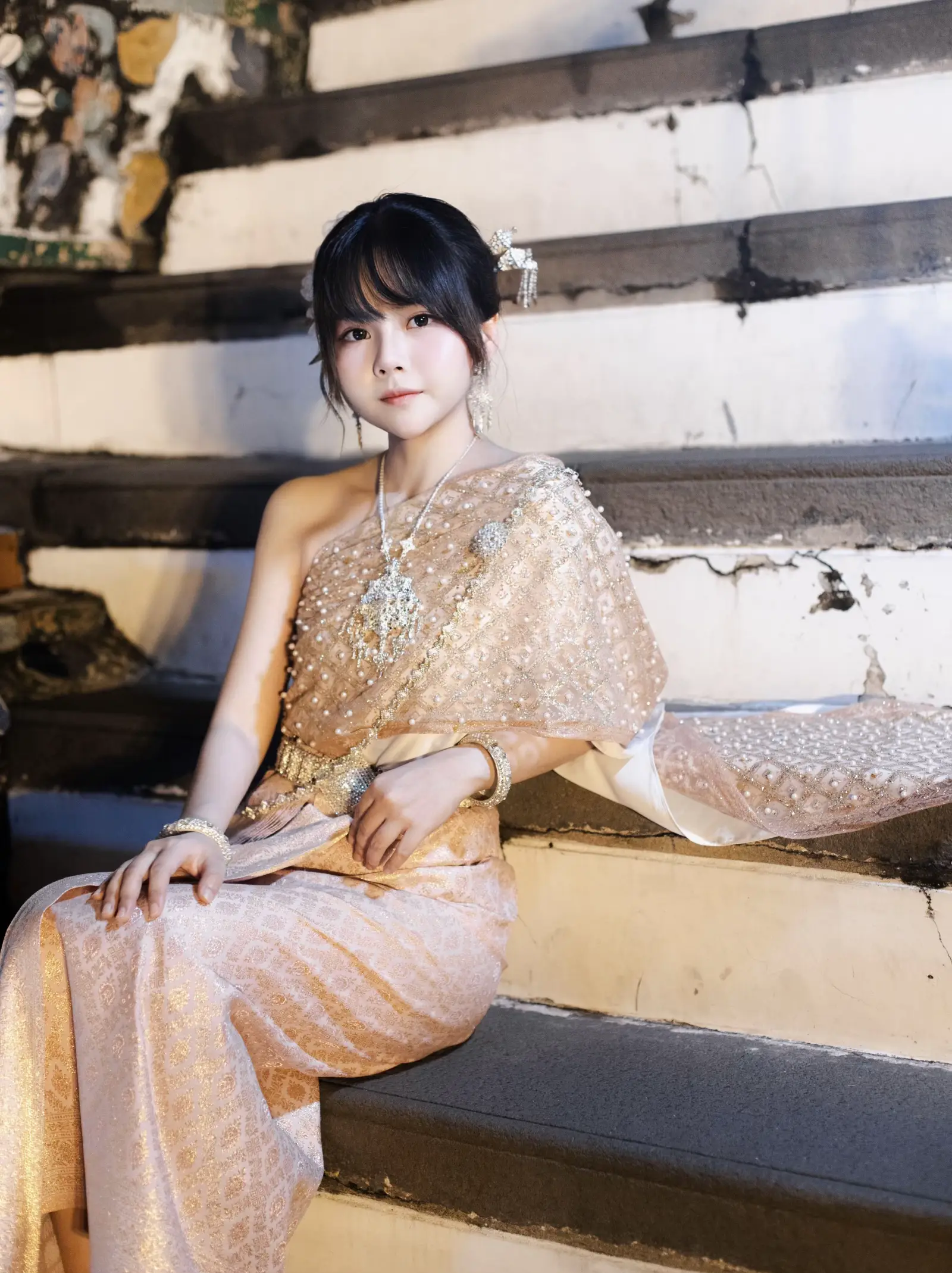 ถ่ายรูปชุดไทยที่วัดอรุณ แบบจ้างช่างภาพใช้งบเท่าไหร่นา~👀 | แกลเลอรีที่โพสต์โดย soft | Lemon8