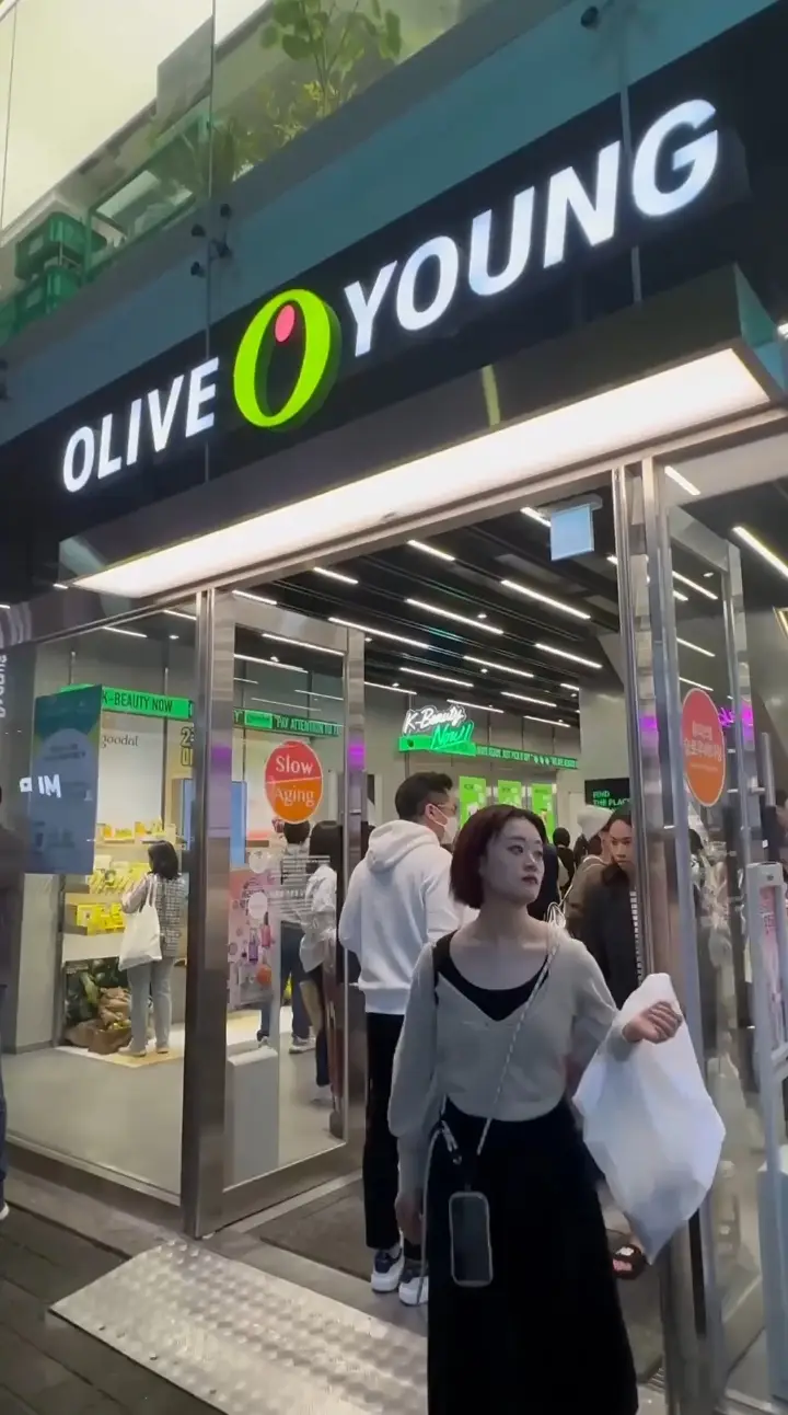 🇰🇷What must buy when visit Olive Young at Korea? | Video diterbitkan oleh Glow from Seoul | Lemon8