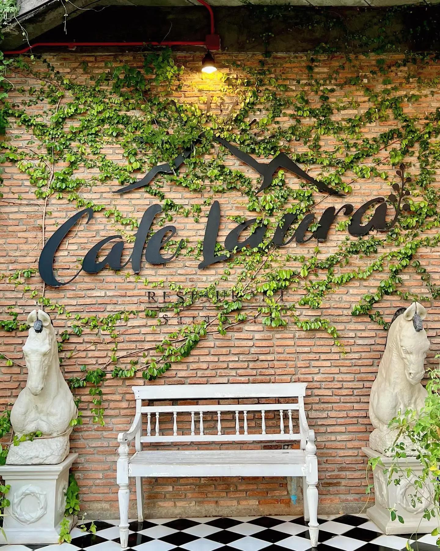 Cafe Laura | แกลเลอรีที่โพสต์โดย April's Eye | Lemon8