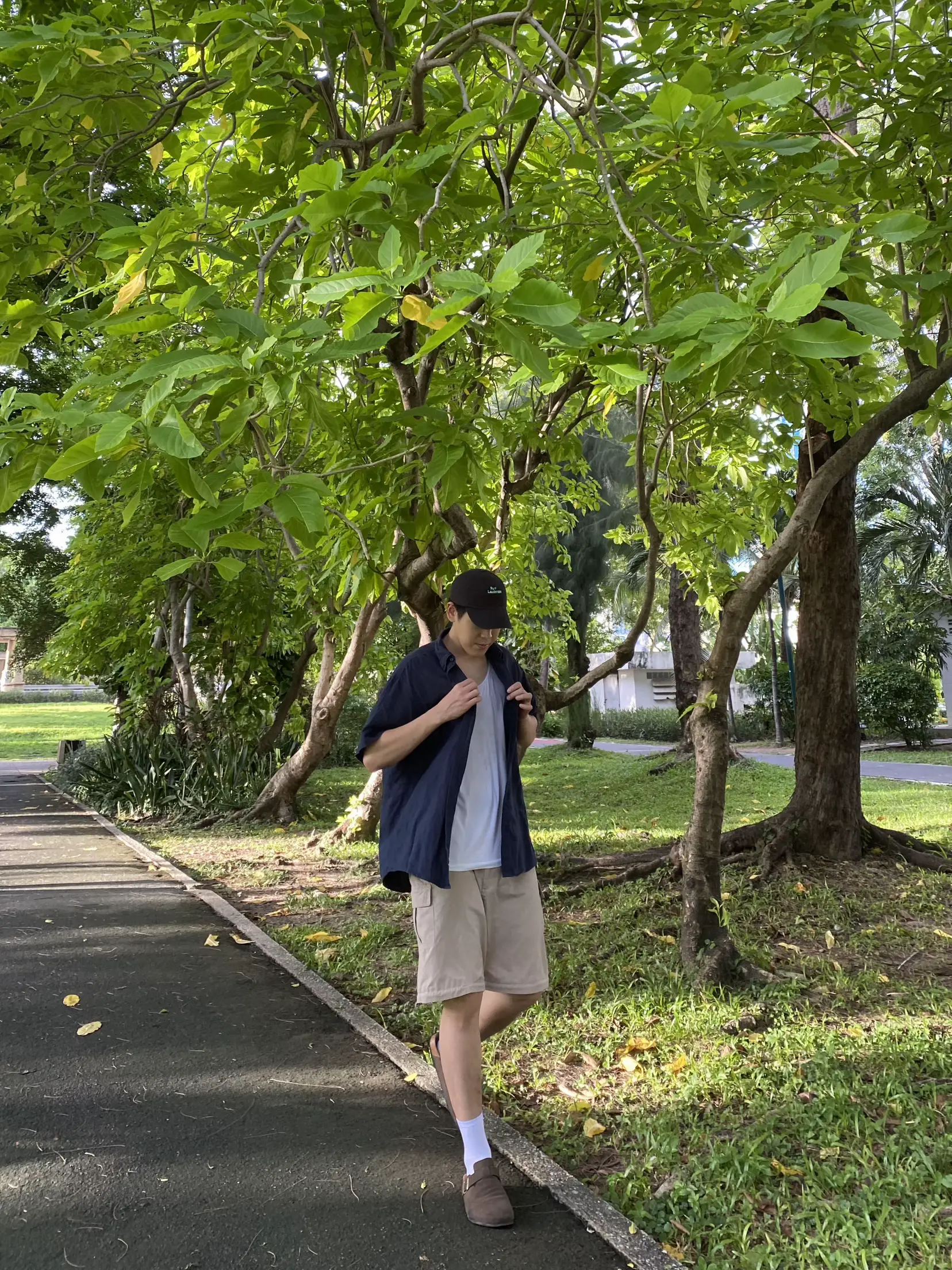 ลุคโอปป้าเดินเล่นในสวน สบายๆไม่ร้อน🌳 | แกลเลอรีที่โพสต์โดย Krit Krittee | Lemon8