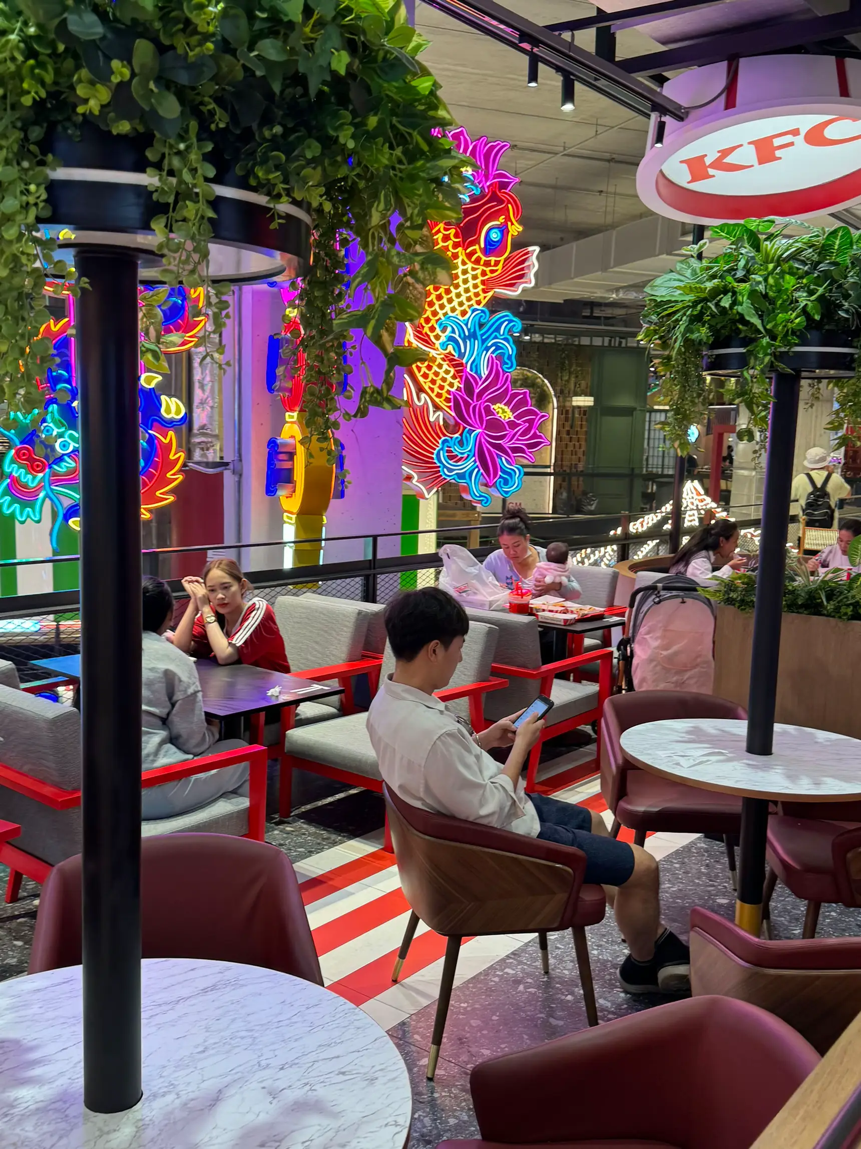 KFC ที่ไม่เหมือนเดิม @ ห้าง Emsaphere | แกลเลอรีที่โพสต์โดย Locator.Th🌊🌳🗺🏔 | Lemon8