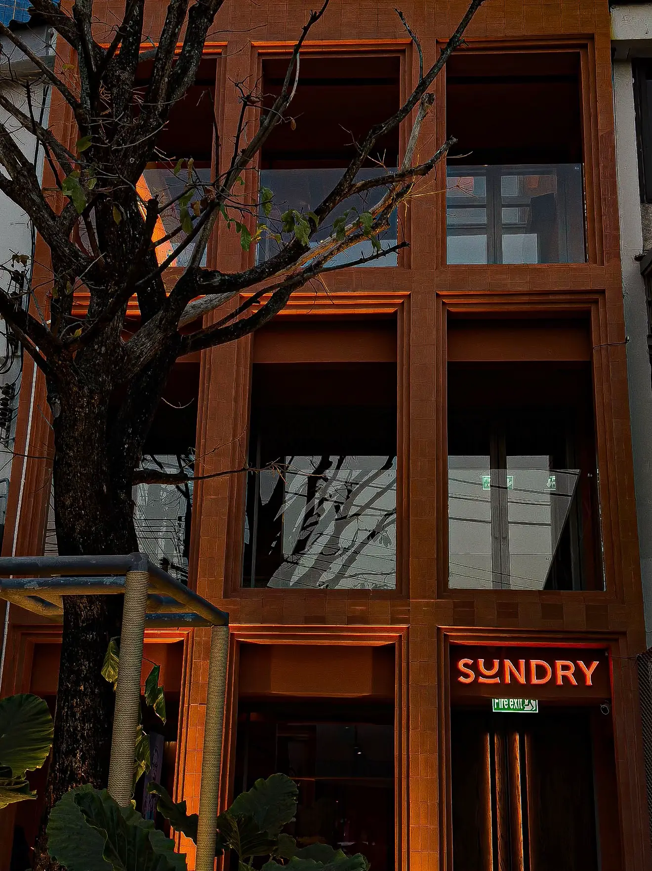 ‘SUNDRY’ บาร์ดังเปิดร้านอาหารแล้ว! ครบจบทั้งกินและดื่มที่เดียว🤩 | แกล ...