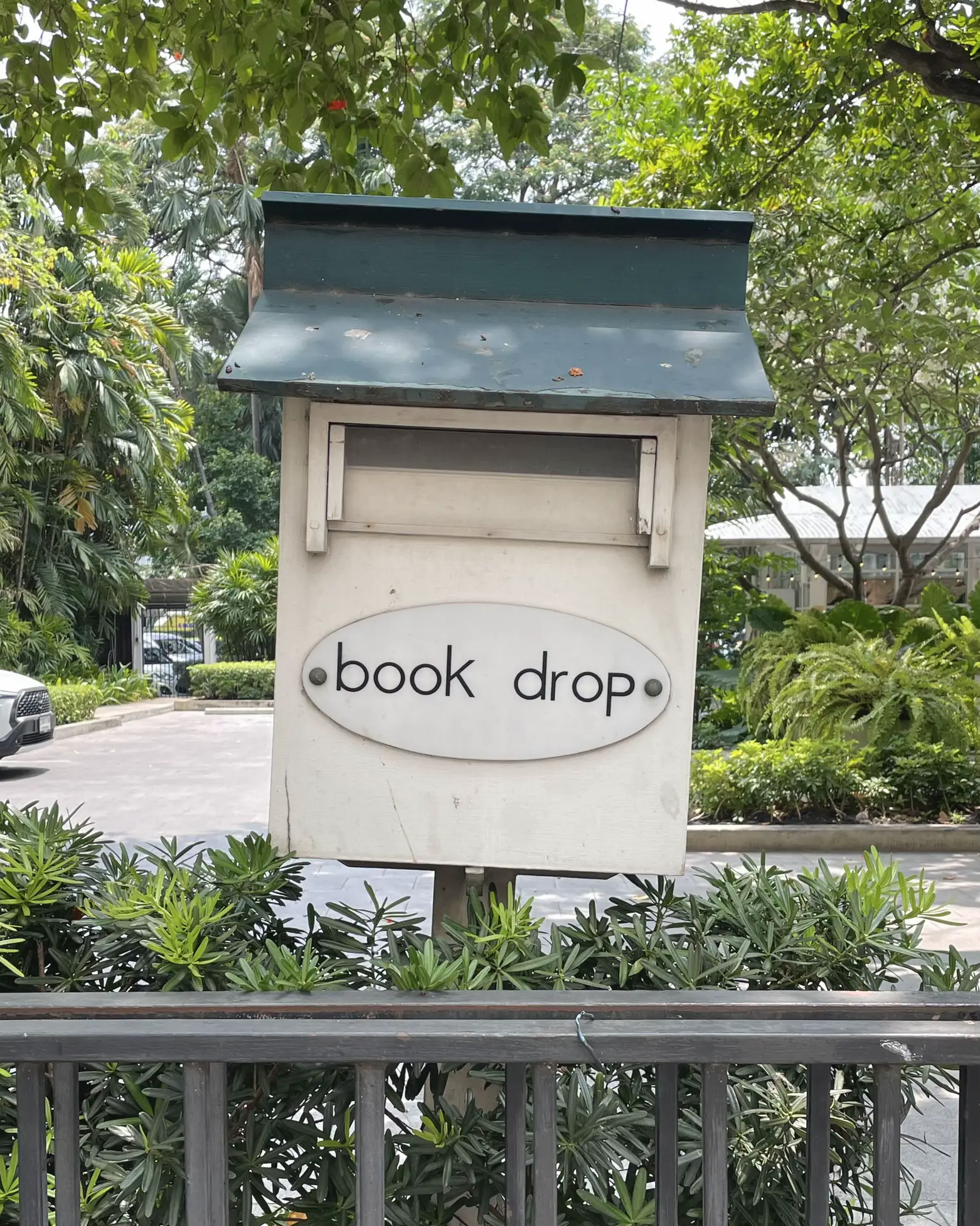 Neilson Hays Library | ห้องสมุดพักใจ 📚 | แกลเลอรีที่โพสต์โดย heart ...