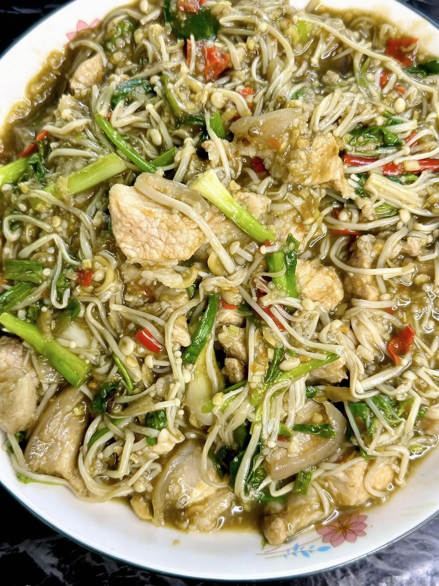 หมกเห็ดเข็มทองใส่หมูสามชั้น นัวร์มาก 😋 | แกลเลอรีที่โพสต์โดย Eiw ...