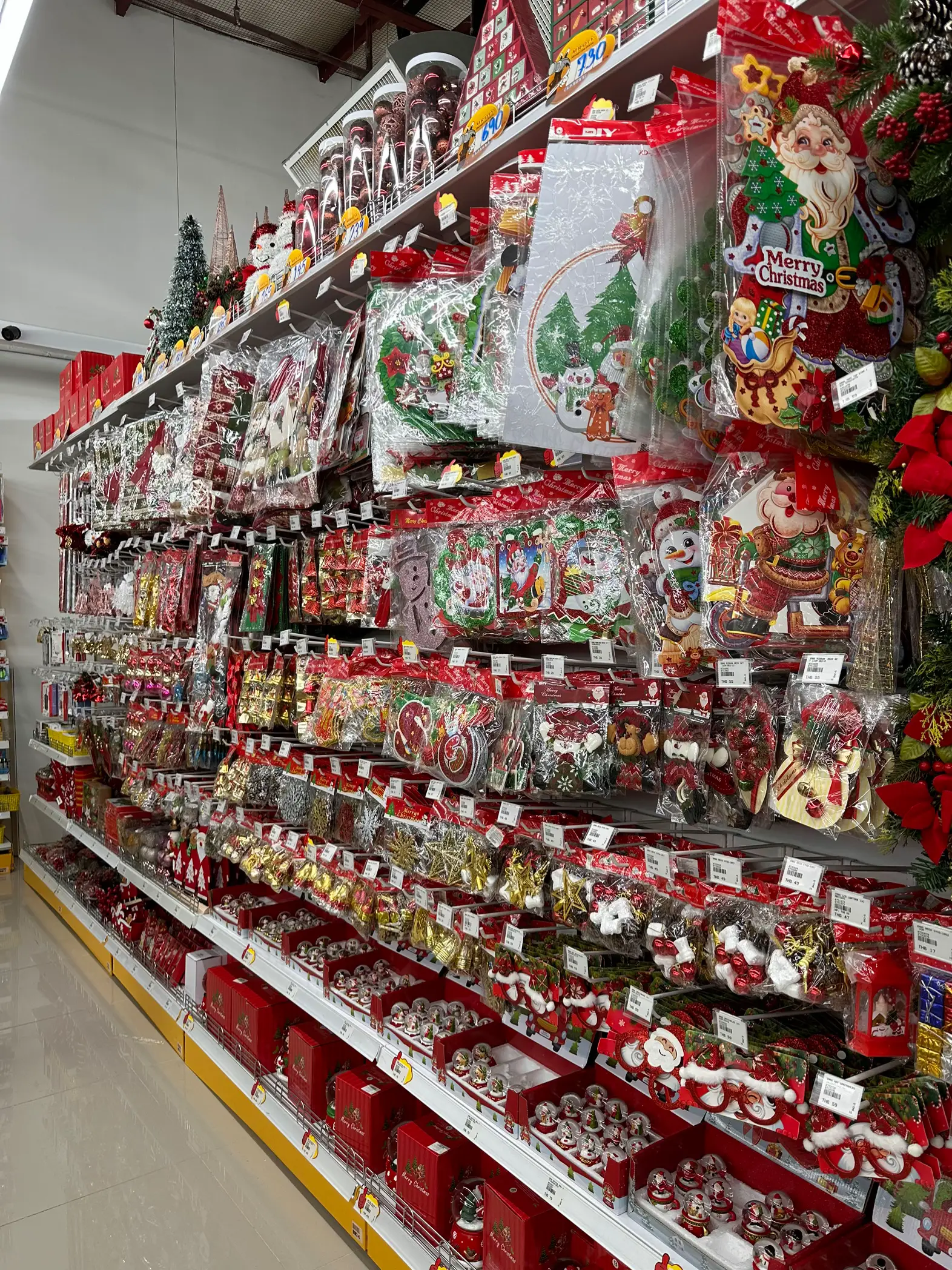 📍แจกพิกัดของตกแต่งต้อนรับคริสมาสต์ ️💚🎄 | แกลเลอรีที่โพสต์โดย E - | Lemon8