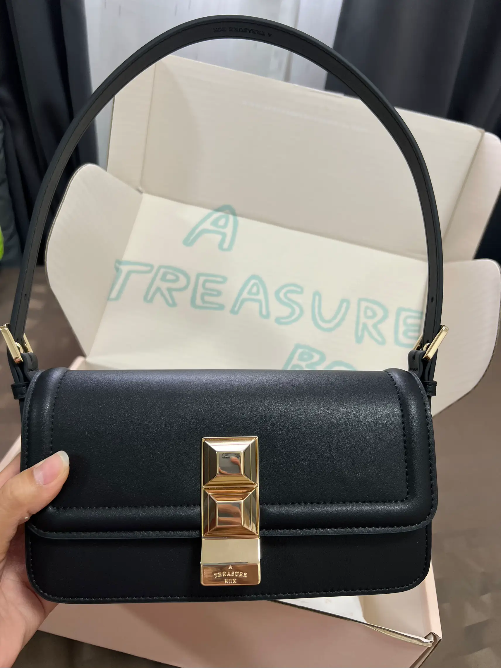 กระเป๋า Atreasure box รุ่น Emily Collection ใหม่ | แกลเลอรีที่โพสต์โดย ...