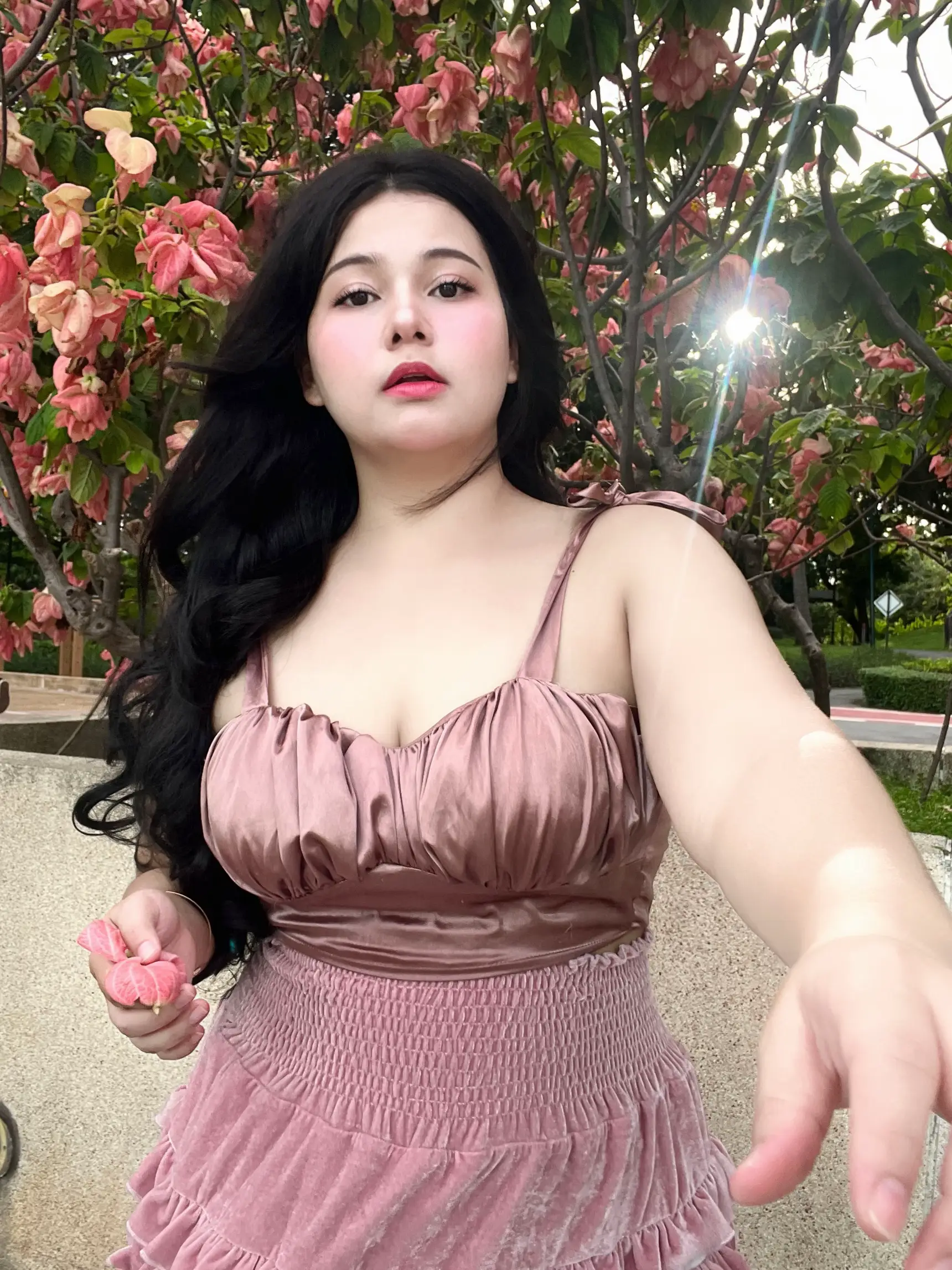 OOTD สาวอวบ80+ “สวนเบญจกิติ”🌷🩰💖 | แกลเลอรีที่โพสต์โดย pungnoey :3 | Lemon8