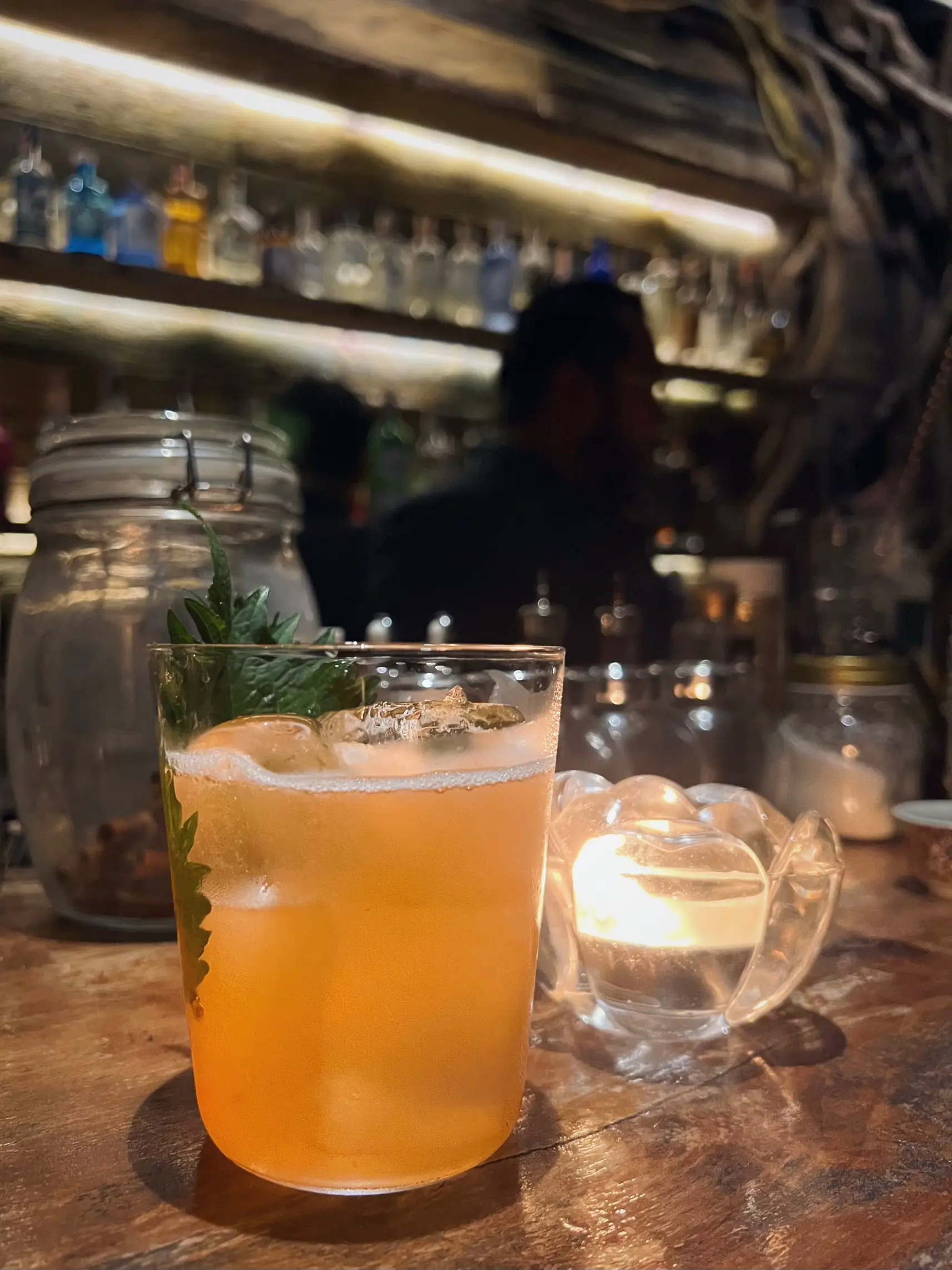 Root Bar : บาร์ลับ ย่านห้าแยกลาดพร้าว 🥃 | แกลเลอรีที่โพสต์โดย ...