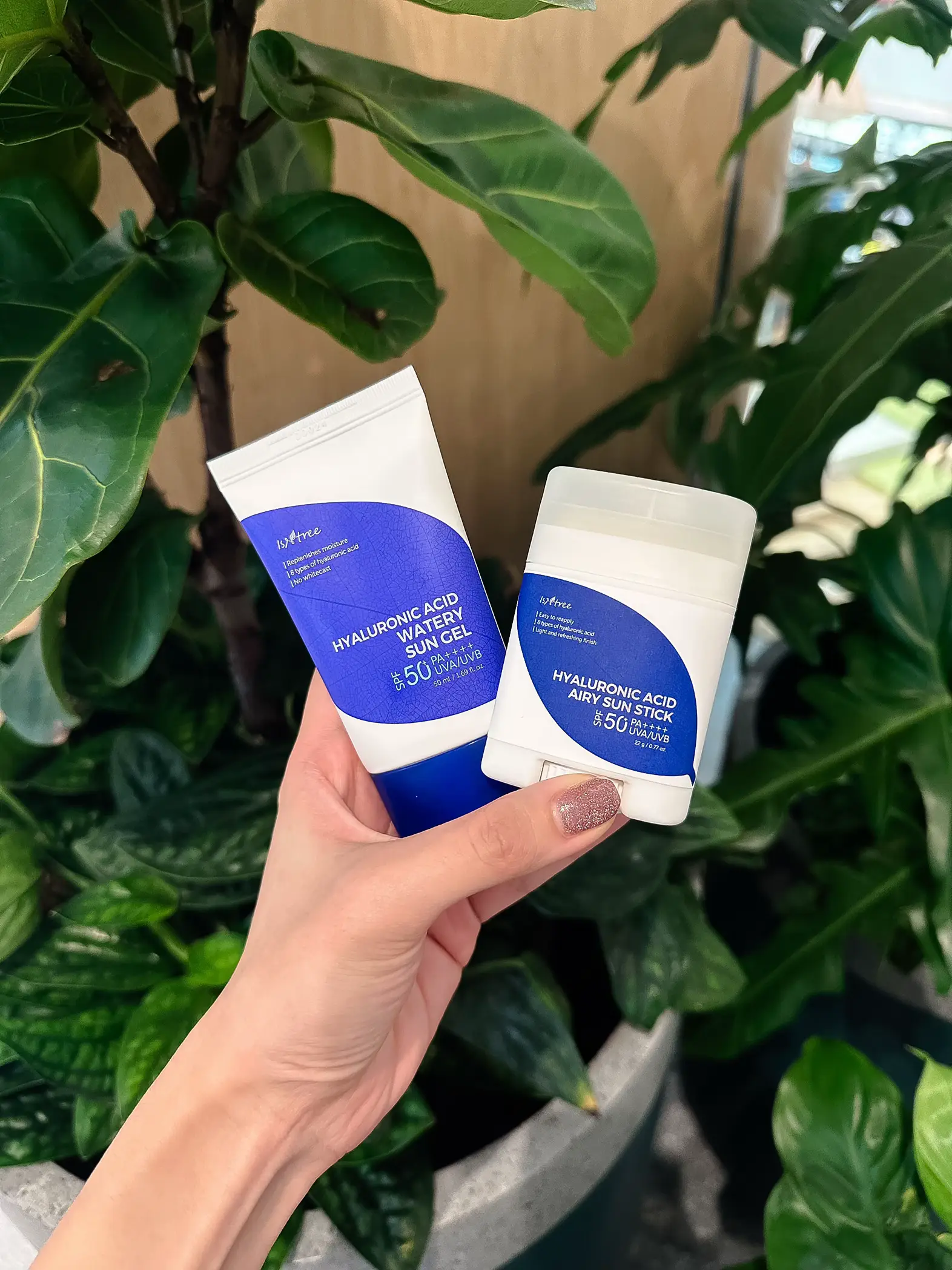 ISNTREE SUNSCREEN💙🤍 กันแดด HYALURONIC Duo ผิว glow 🫶🏻 | แกลเลอรีที่ ...