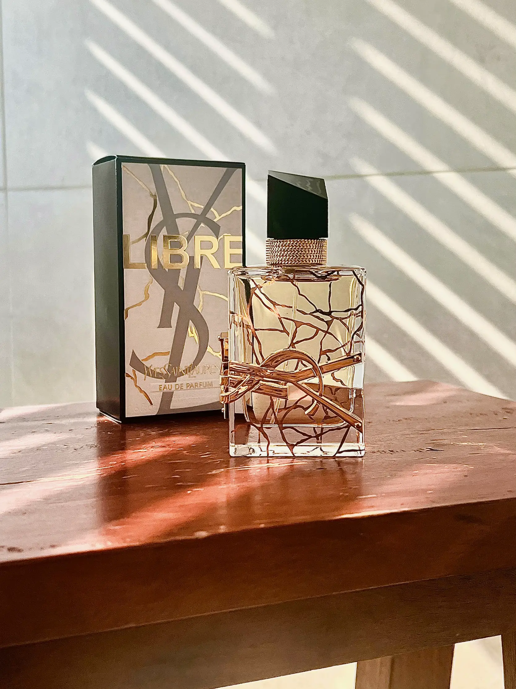 YSL Holiday Collection | แกลเลอรีที่โพสต์โดย M.LIE🕊 | Lemon8