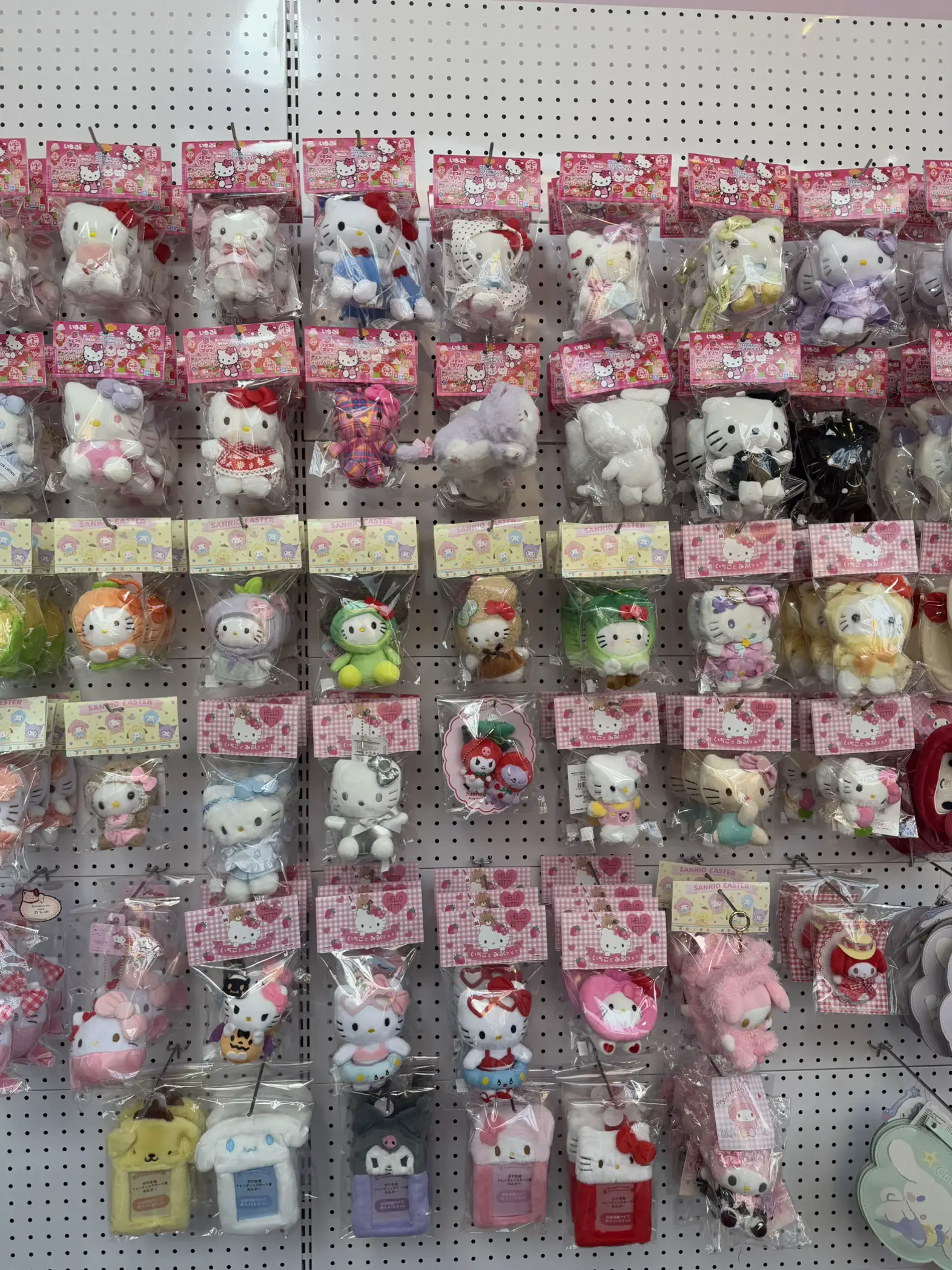 Hello Kitty บุกอารีย์ 🐱🎀🍎💞 | แกลเลอรีที่โพสต์โดย ปารีเซียง🎀 | Lemon8