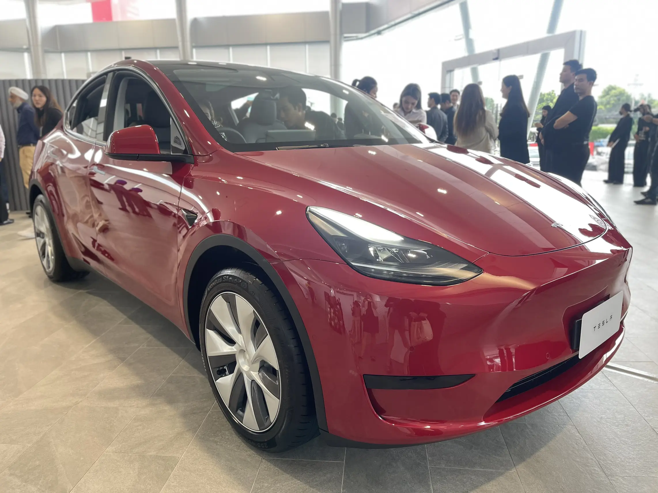 Grand Opening Tesla Center 🚙🚗 | แกลเลอรีที่โพสต์โดย Im Rinxy 🍀 | Lemon8