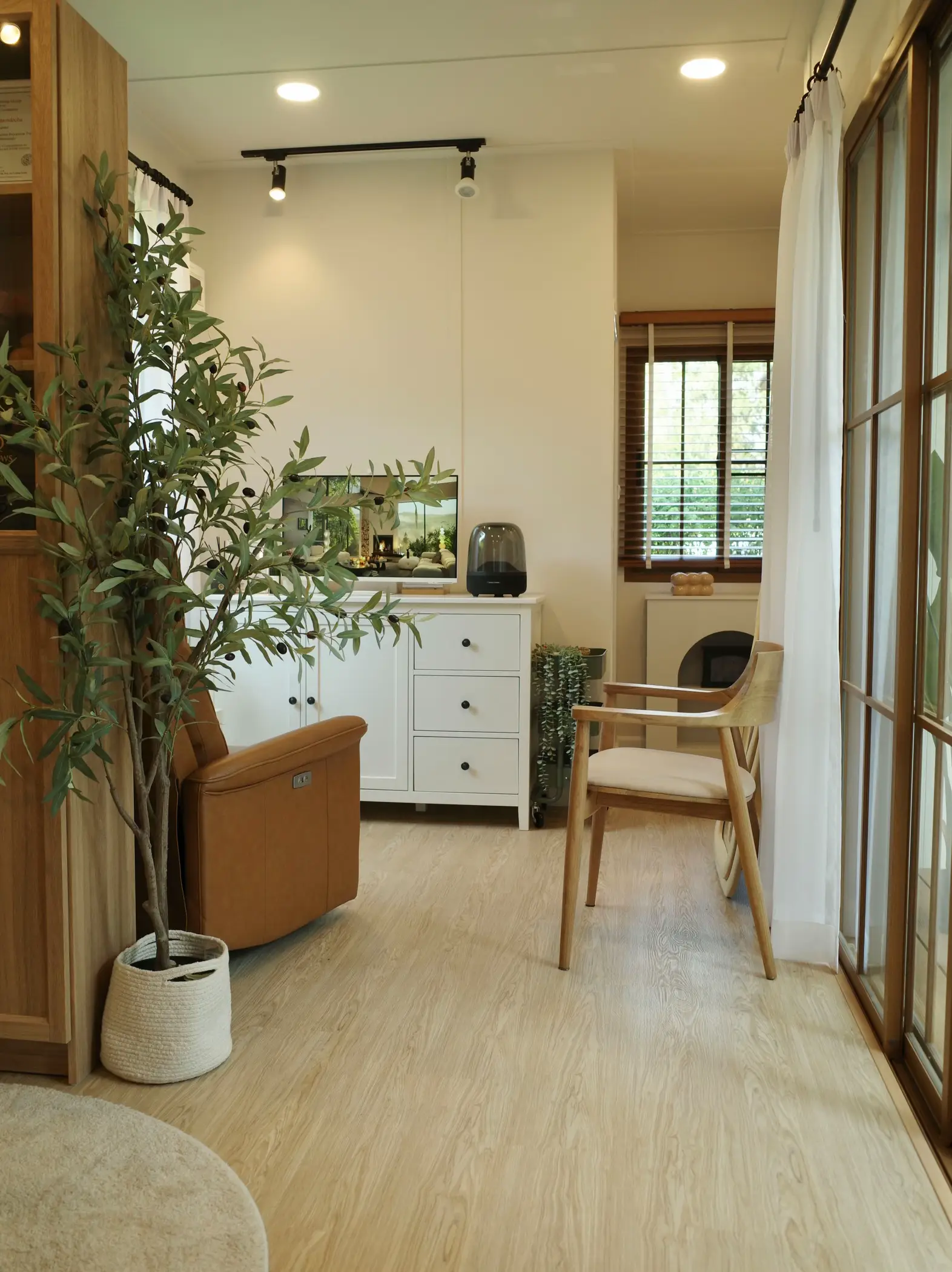 ไอเดียทำร้านที่บ้าน 🌳 | แกลเลอรีที่โพสต์โดย Jand Panicha | Lemon8