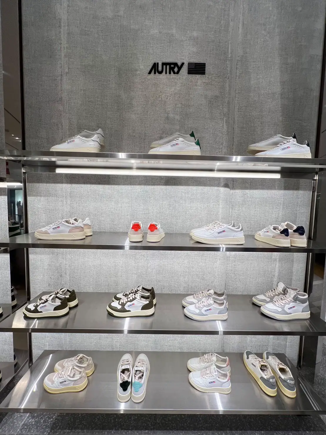 รองเท้า autry ลด 30-50% | แกลเลอรีที่โพสต์โดย beavermoon.y | Lemon8