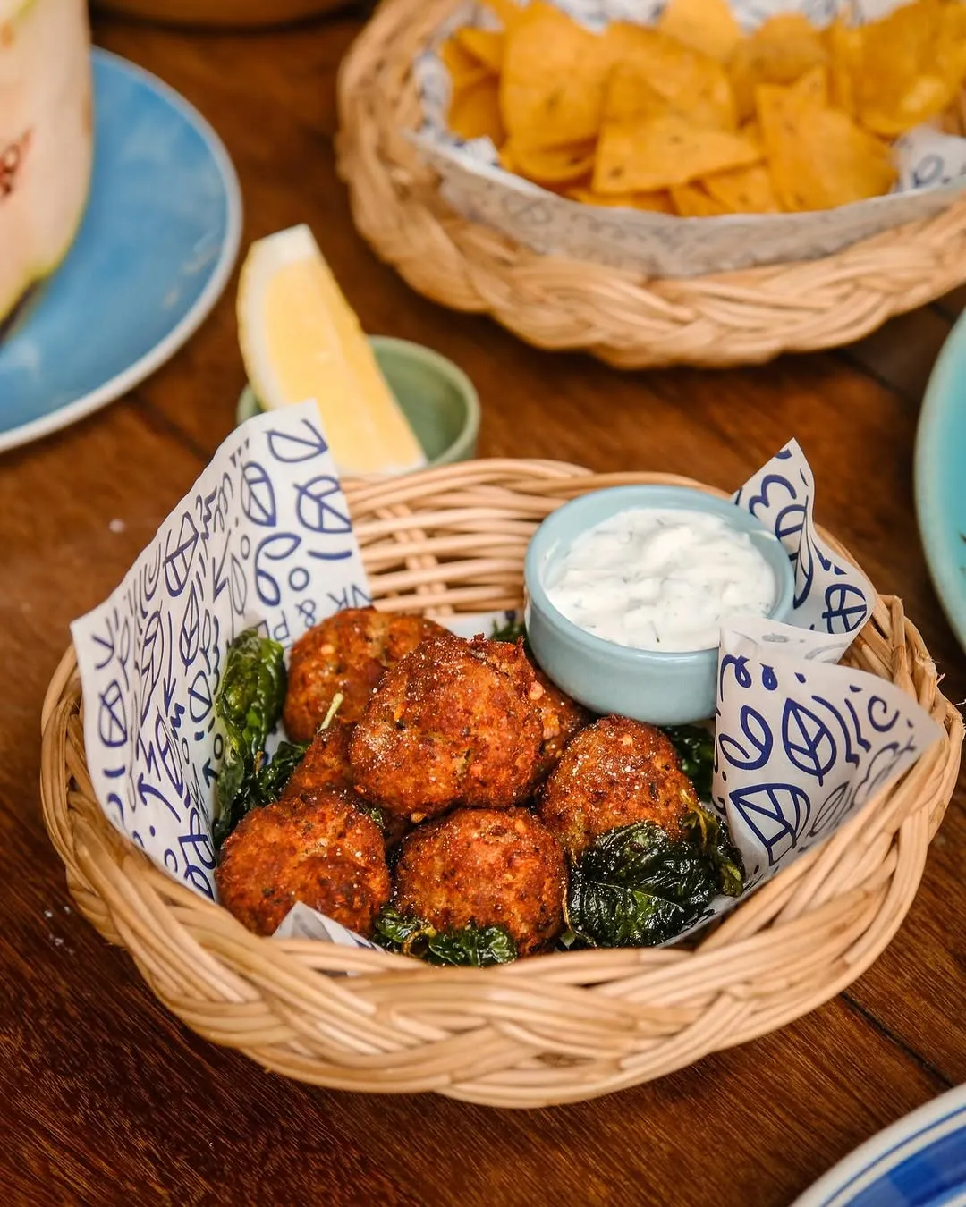 BLUE PARROT BANGKOK 🧉🌴💙🦜 | แกลเลอรีที่โพสต์โดย CAFETELLER | Lemon8
