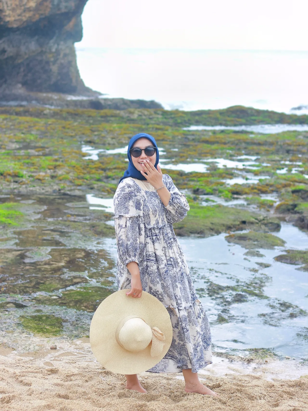 Outfit idea & pose photo di pantai😍 | Galeri diposting oleh Mima aja | Lemon8