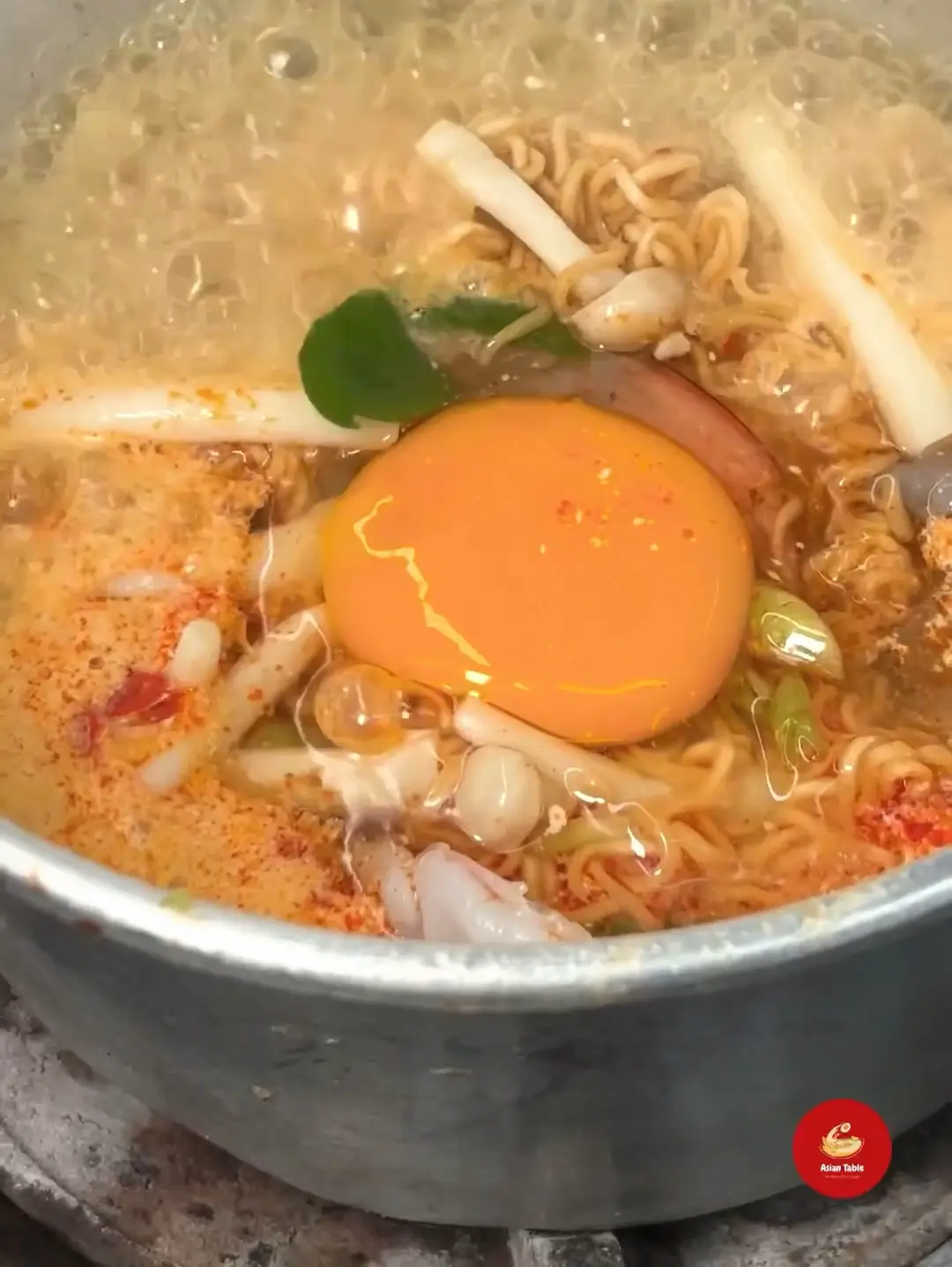 Creamy Shrimp Tom Yum Instant Noodles | นุชต้มยำ | วิดีโอที่เผยแพร่โดย Asian Table | Lemon8